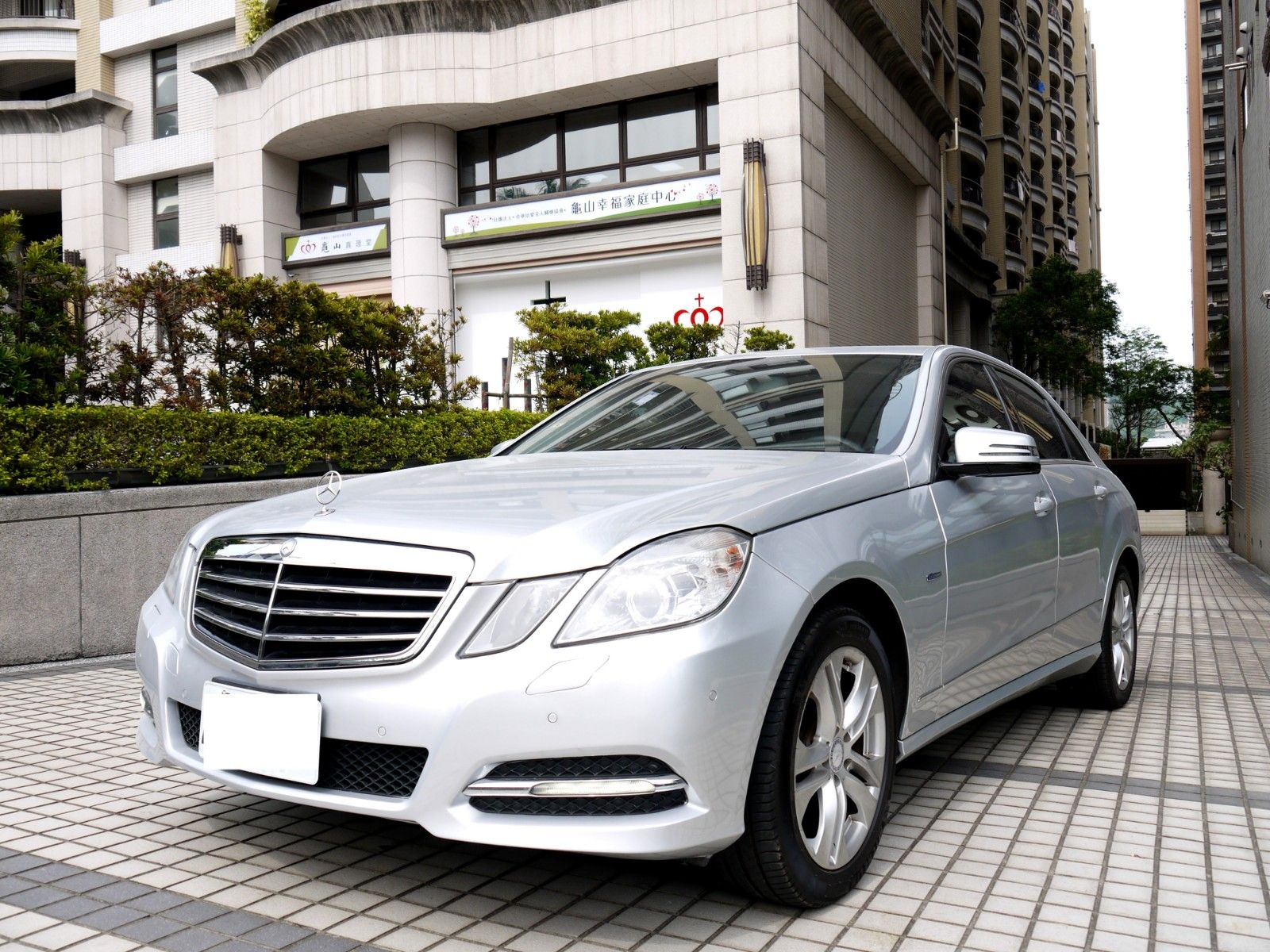 正12年 中華總代理 E200 1.8cc 七速小改款 內外漂亮【中古車(二手車)價格/圖片/配備/說明】 | 8891汽車