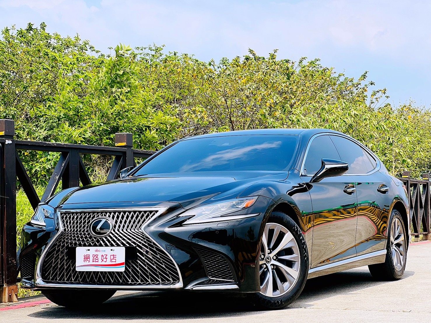 嚴選專區 - 正2019 Lexus LS350豪華版 保固中原鈑 僅跑三萬 新東汽車【中古車(二手車)價格/圖片/配備/說明】 | 8891汽車