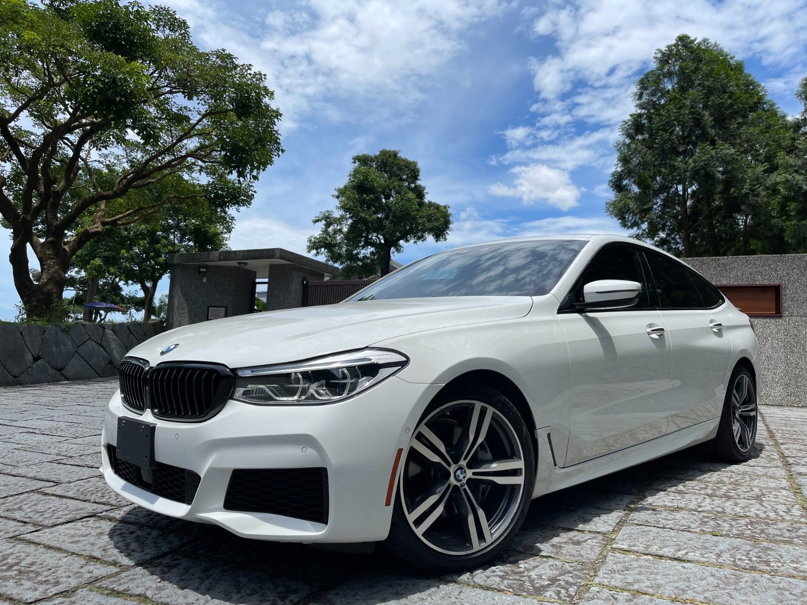 大師兄國際 640GT M sport 5AT 大滿配 給您盤售價 只求成交【中古車(二手車)價格/圖片/配備/說明】 | 8891汽車