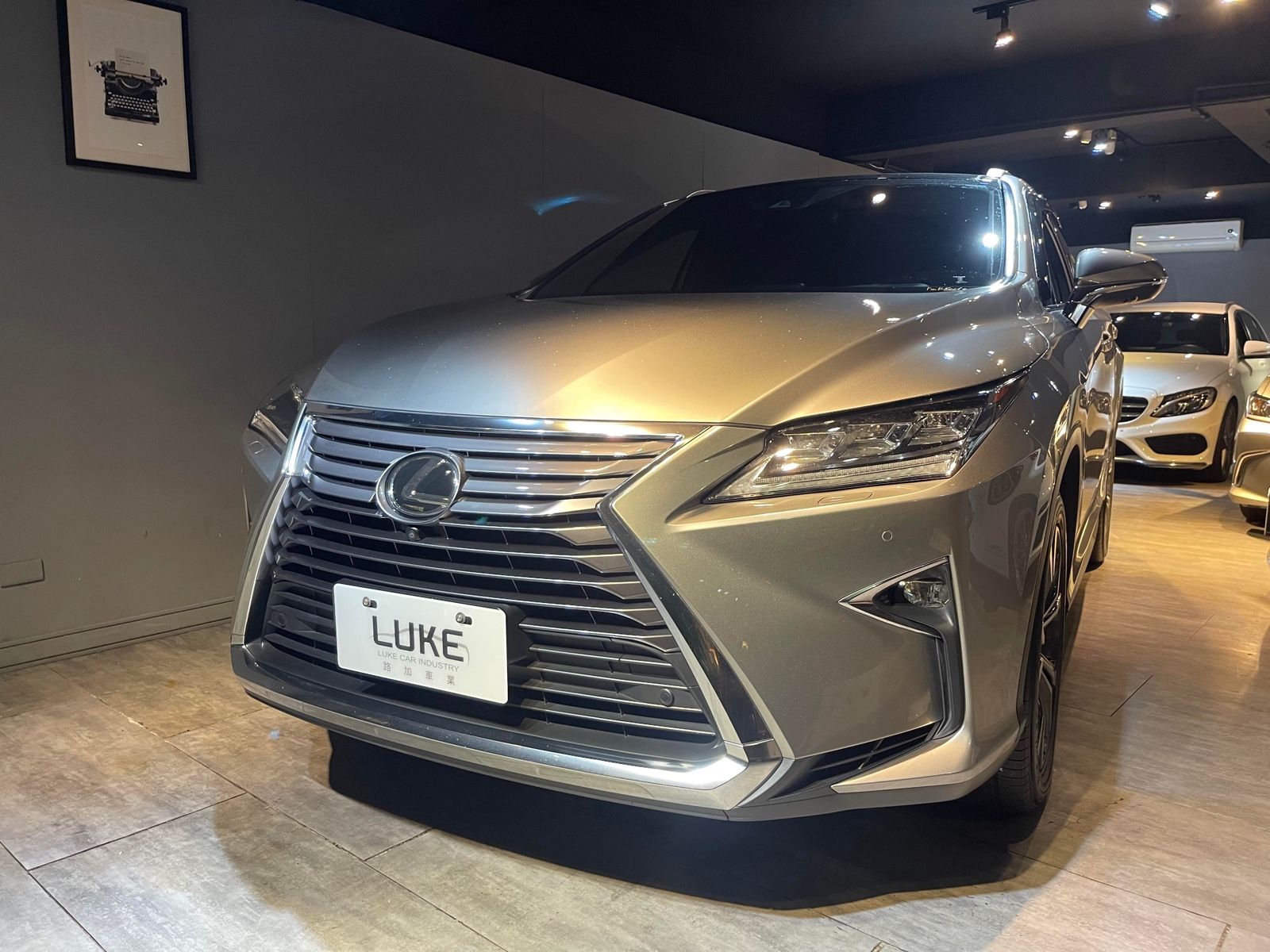 Lexus RX 2019年二手車 165.8萬 台北市-年輕妹子的路加車庫 | 8891汽車