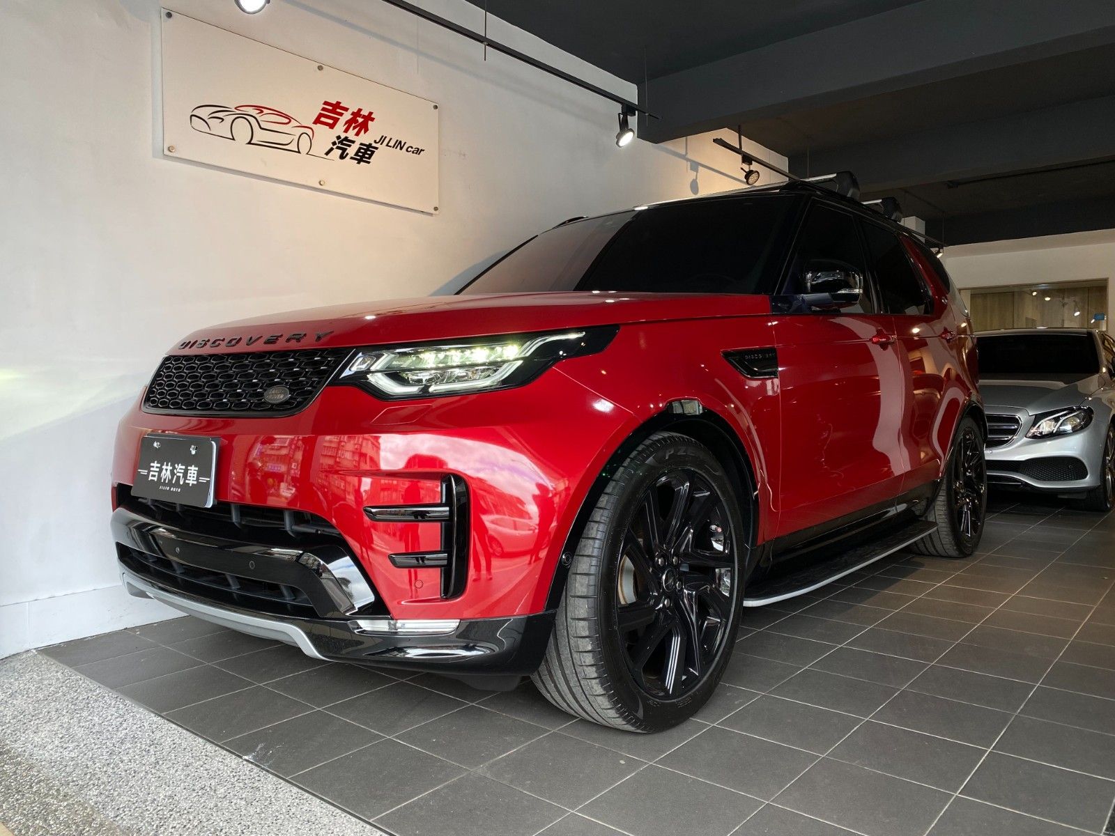 Land Rover Discovery 2018年二手車 228.8萬 台北市-吉林汽車 | 8891汽車
