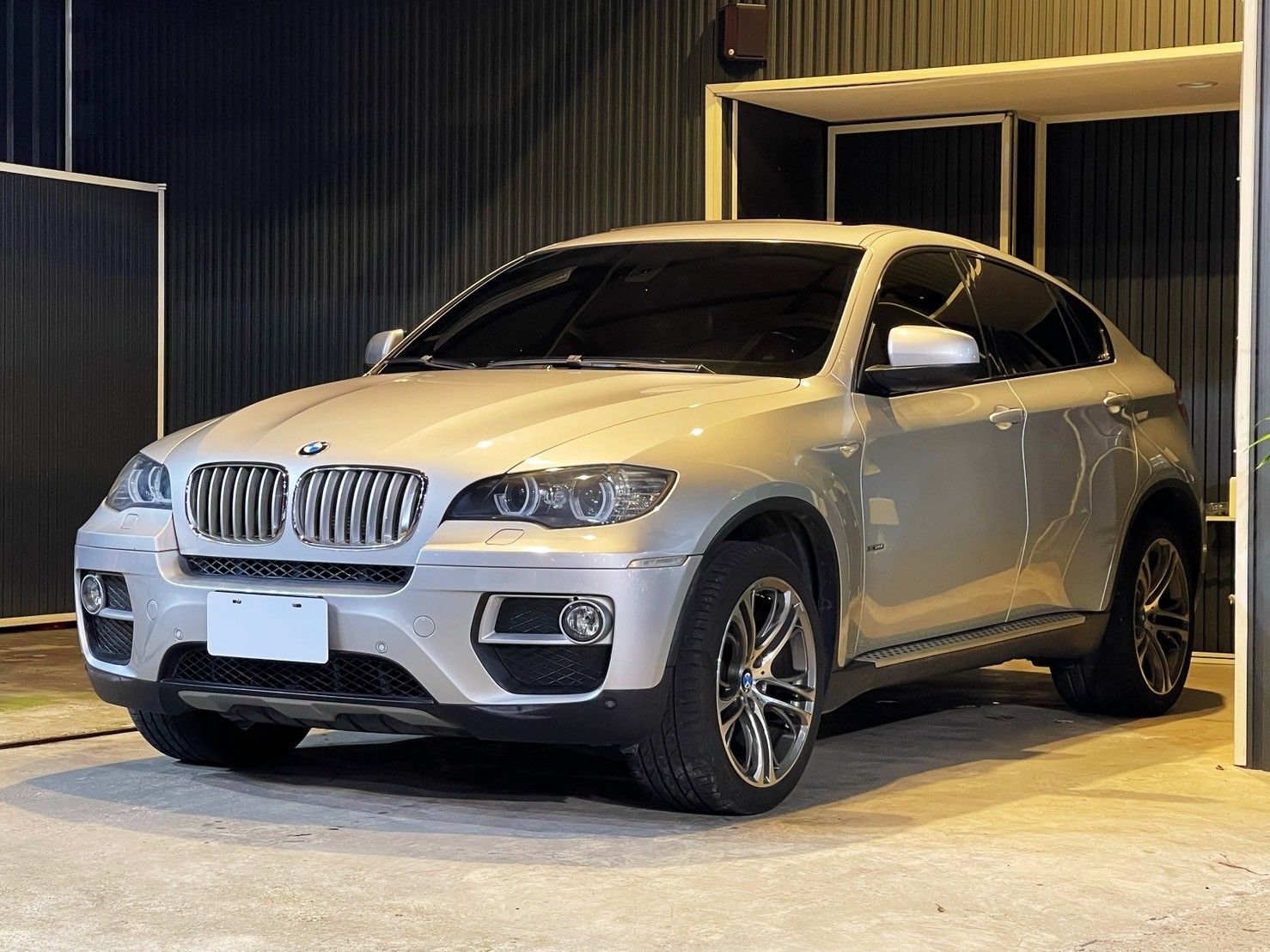 BMW X6 2010年二手車 59.8萬 新北市-SUM車朋車業 | 8891汽車