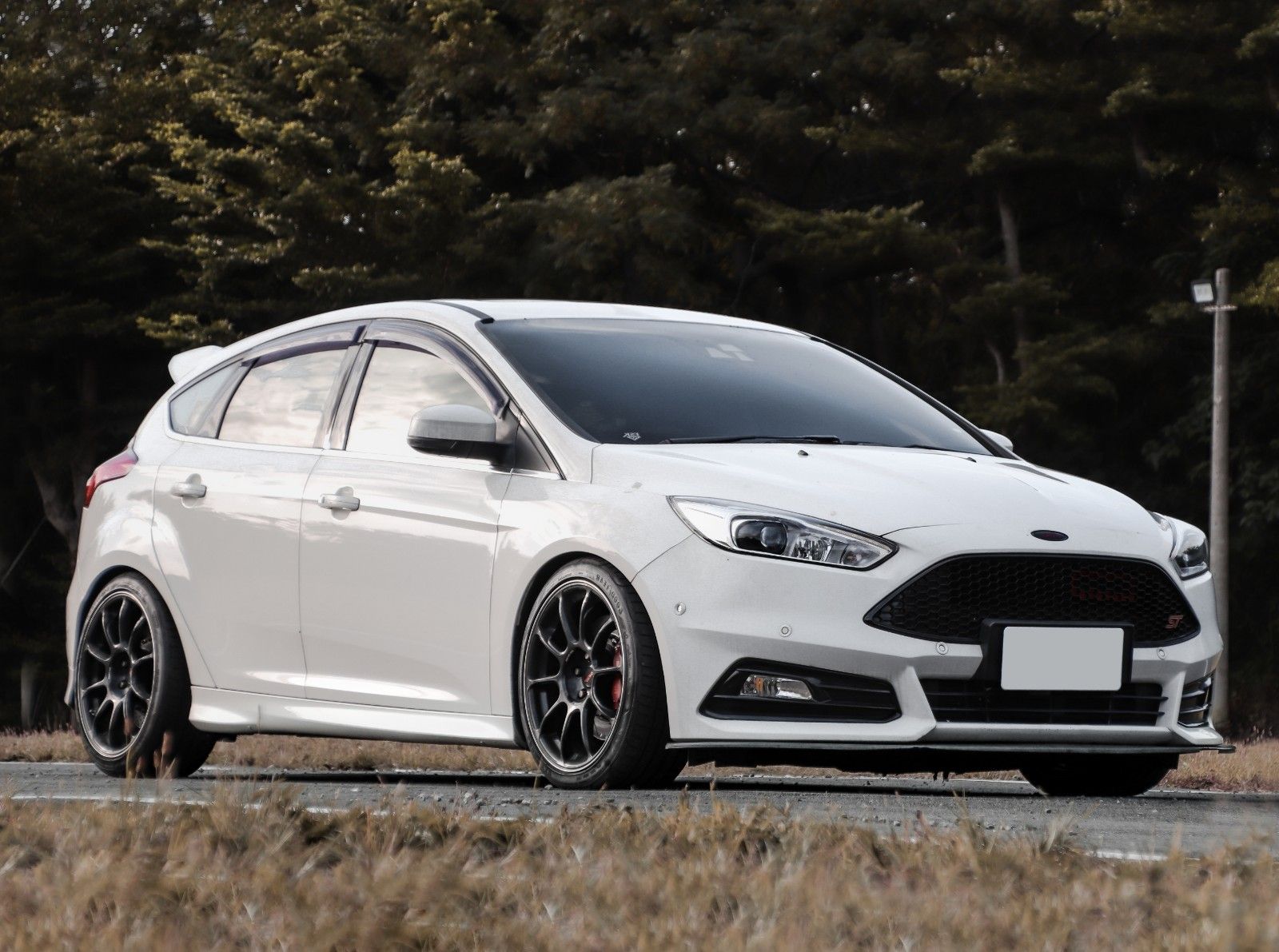 Ford Focus 5D 2017年二手車 35.8萬 新竹市-Mycar車庫 | 8891汽車