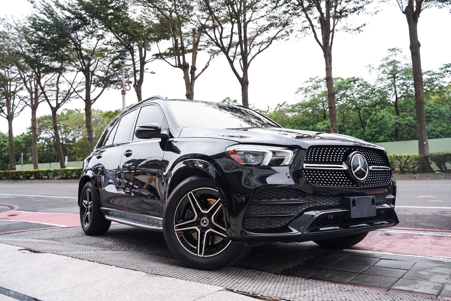 Benz GLE350 AMG 7人座 23P跟車系統 360環景 柏林知音【中古車(二手車)價格/圖片/配備/說明】 | 8891汽車