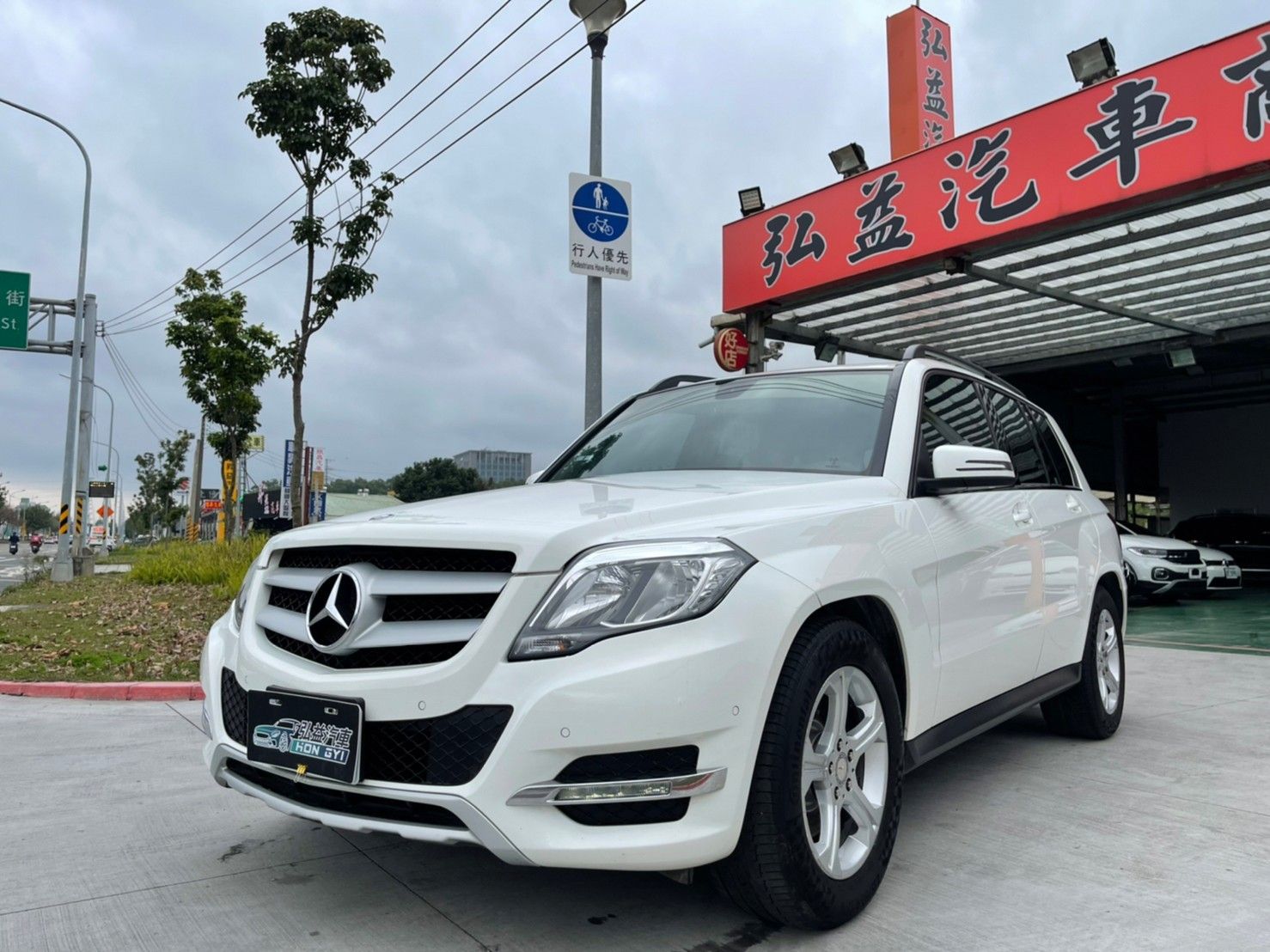 Mercedes-Benz GLK 2014年二手車 電洽 台北市-台北弘益汽車商行 | 8891汽車