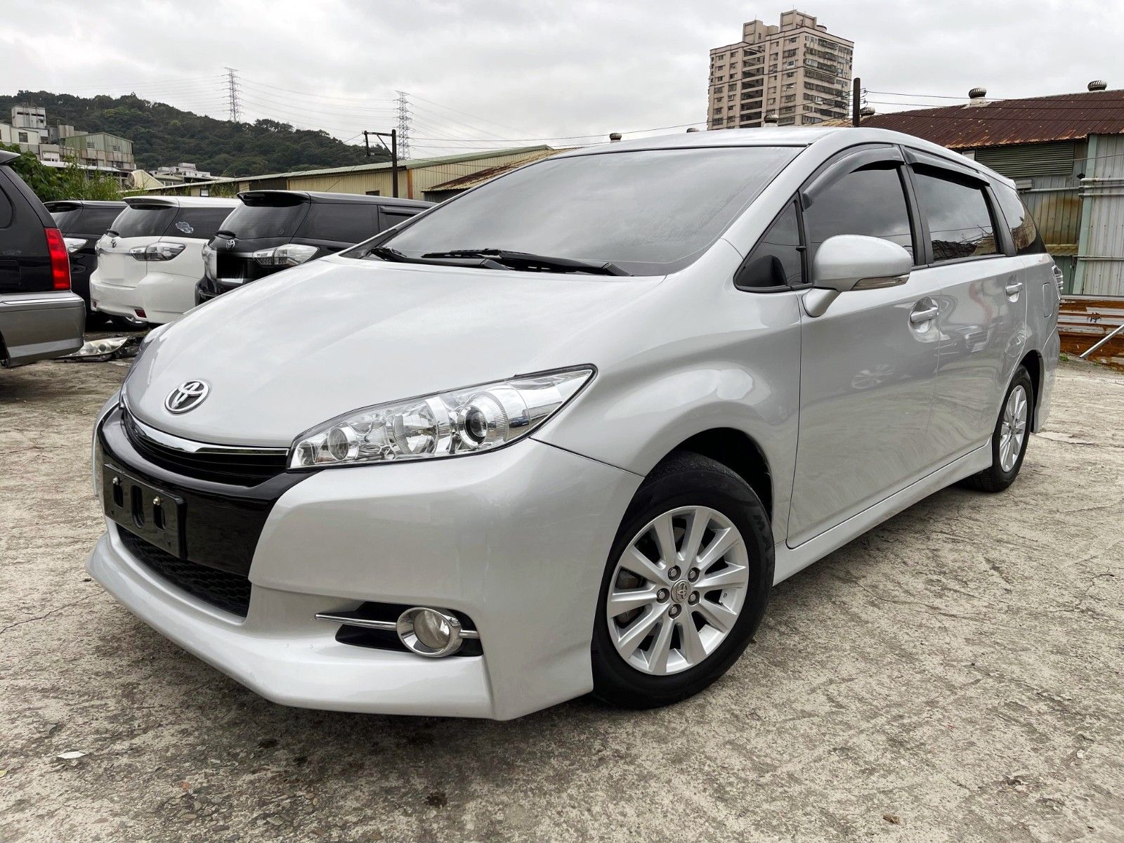 Toyota Wish 2014年二手車 27.8萬 新北市-歐巴宇車庫 | 8891汽車