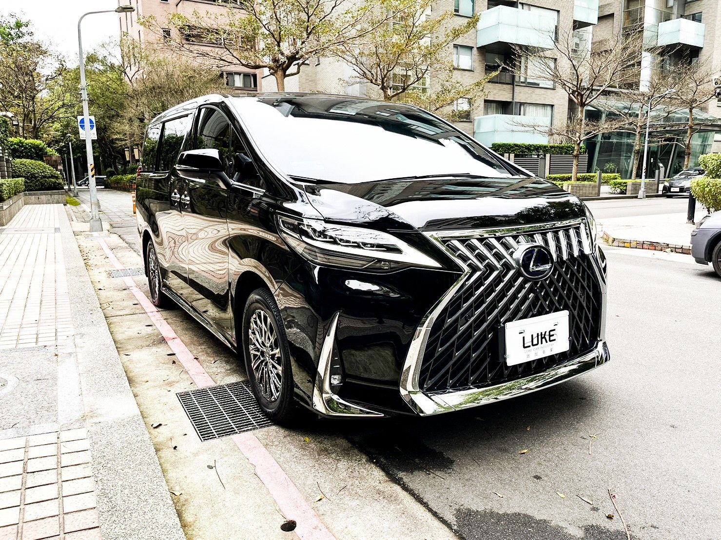 Lexus LM 2022年二手車 329.8萬 台北市-路加車業 | 8891汽車