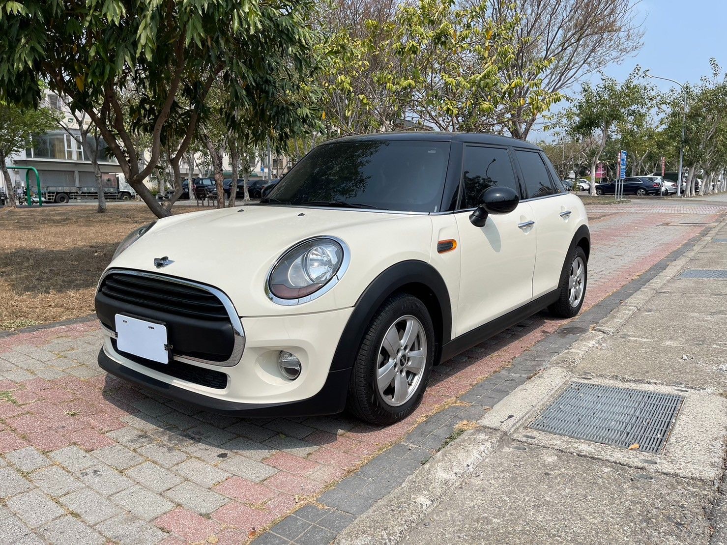 Mini One 2017年二手車 72.8萬 台中市-二寳爸汽車 | 8891汽車