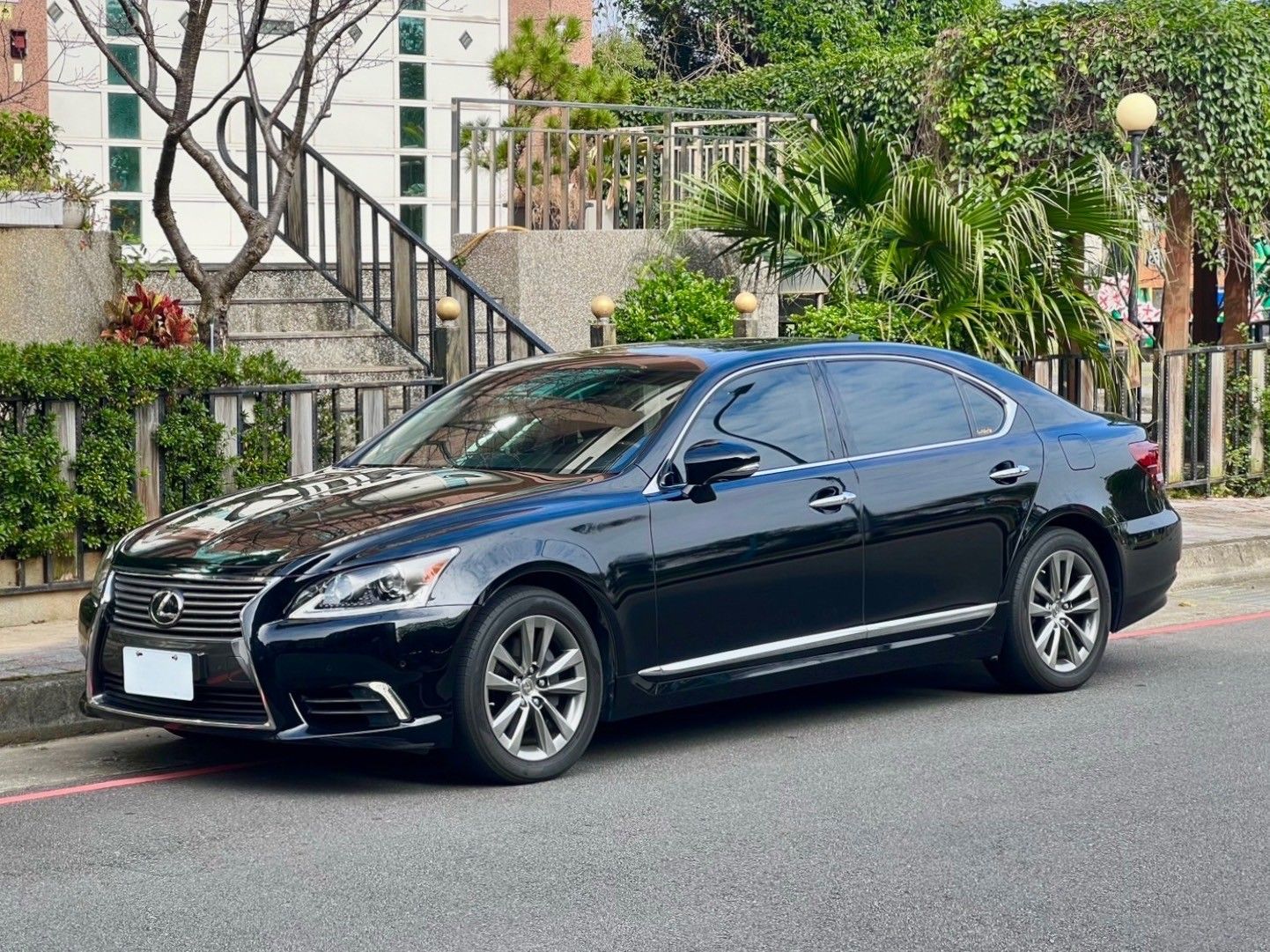 Lexus LS 2016年二手車 79.8萬 桃園市-小瑋車庫 | 8891汽車
