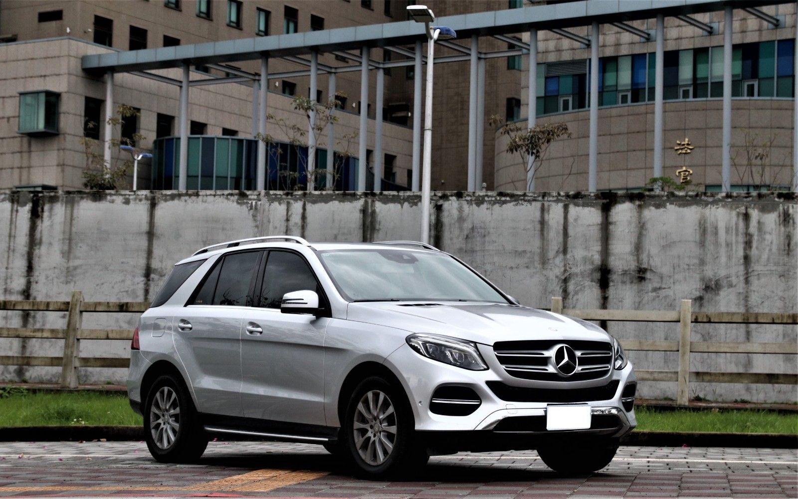Mercedes-Benz GLE 2016年二手車 116.8萬 台北市-HOT上興優質汽車 | 8891汽車
