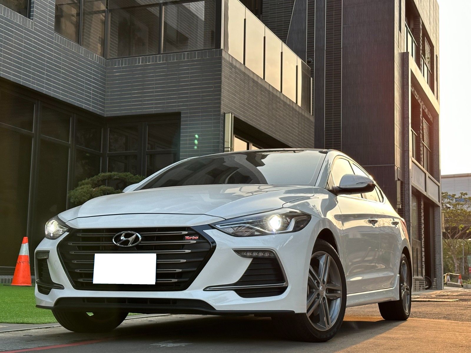 Hyundai Elantra 2018年二手車 35.0萬 桃園市-海Free車庫 | 8891汽車