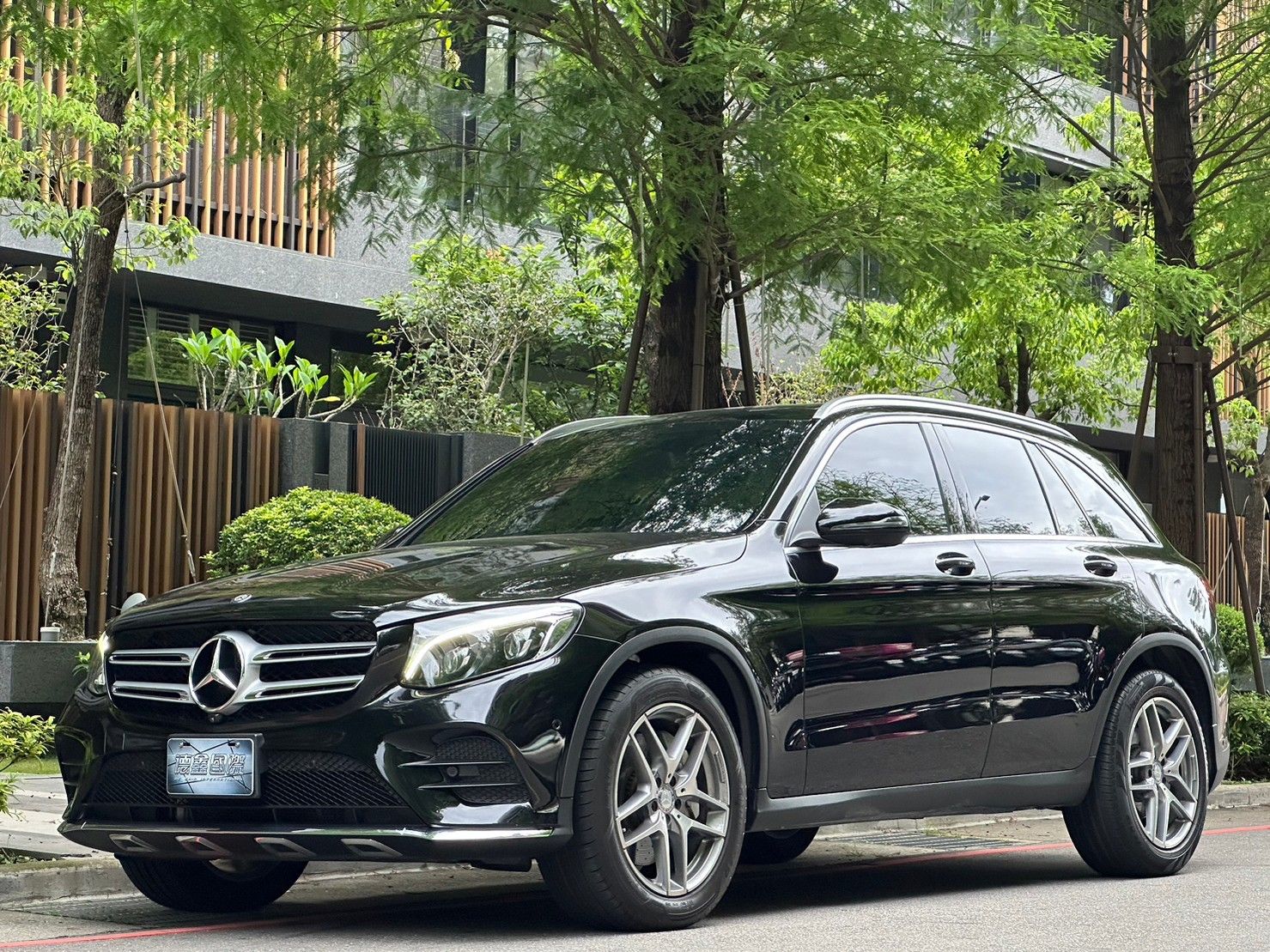 Mercedes-Benz GLC 2017年二手車 109.8萬 台中市-德鑫汽車有限公司 | 8891汽車