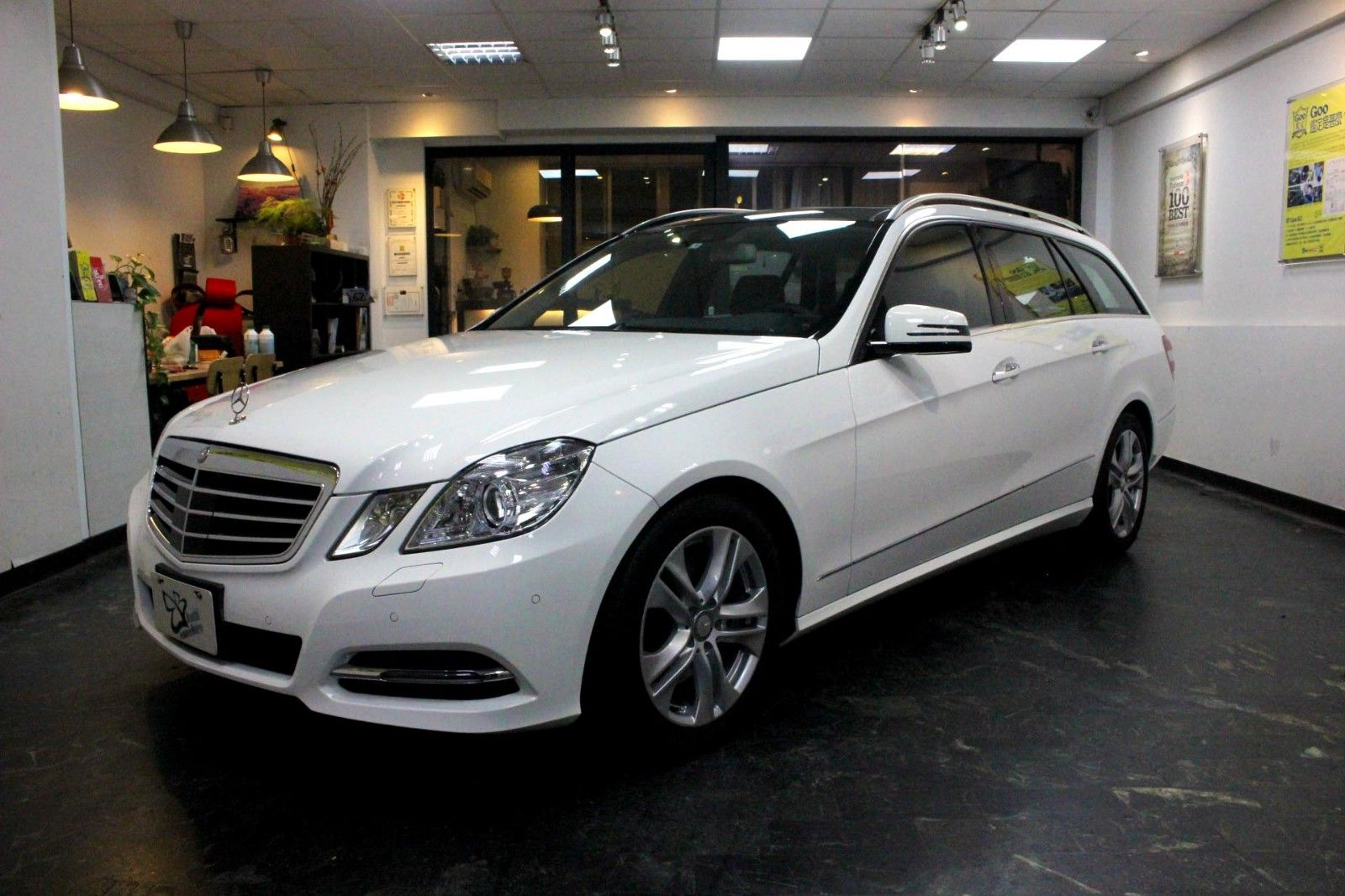 【美麗摩登】日規 BENZ S212 E300 ESTATE 23P 全景天窗【中古車(二手車)價格/圖片/配備/說明】 | 8891汽車