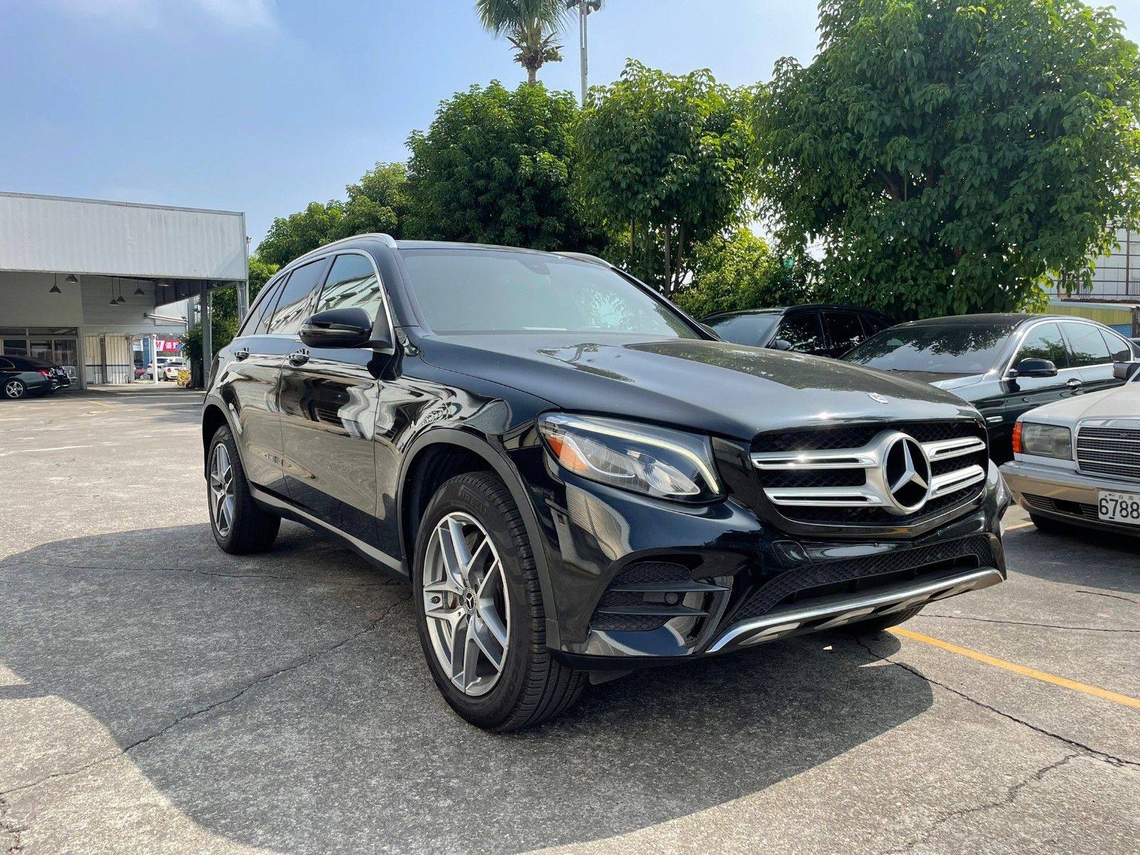 四驅！AMG 19吋框 全景天窗 盲點 摸門 電動尾門！大大汽車#T767【中古車(二手車)價格/圖片/配備/說明】 | 8891汽車