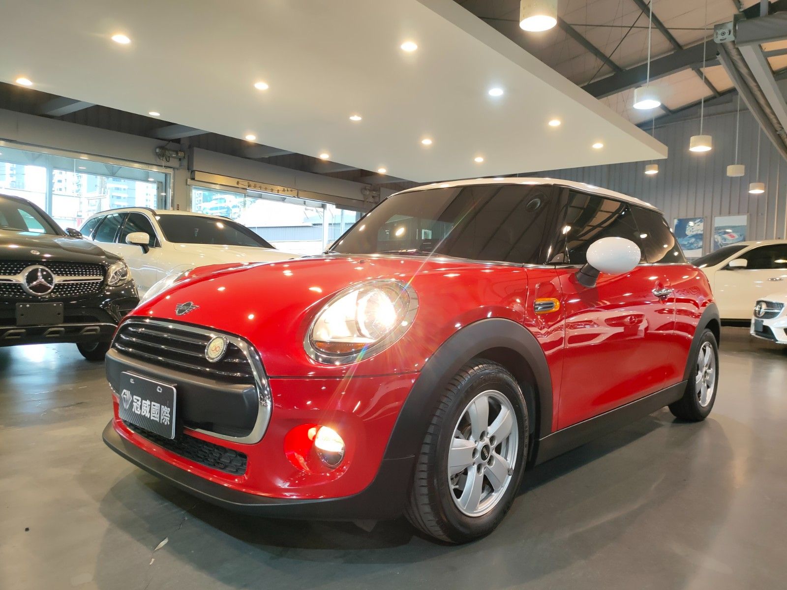 Mini One 2020年二手車 電洽 桃園市-冠威汽車 | 8891汽車