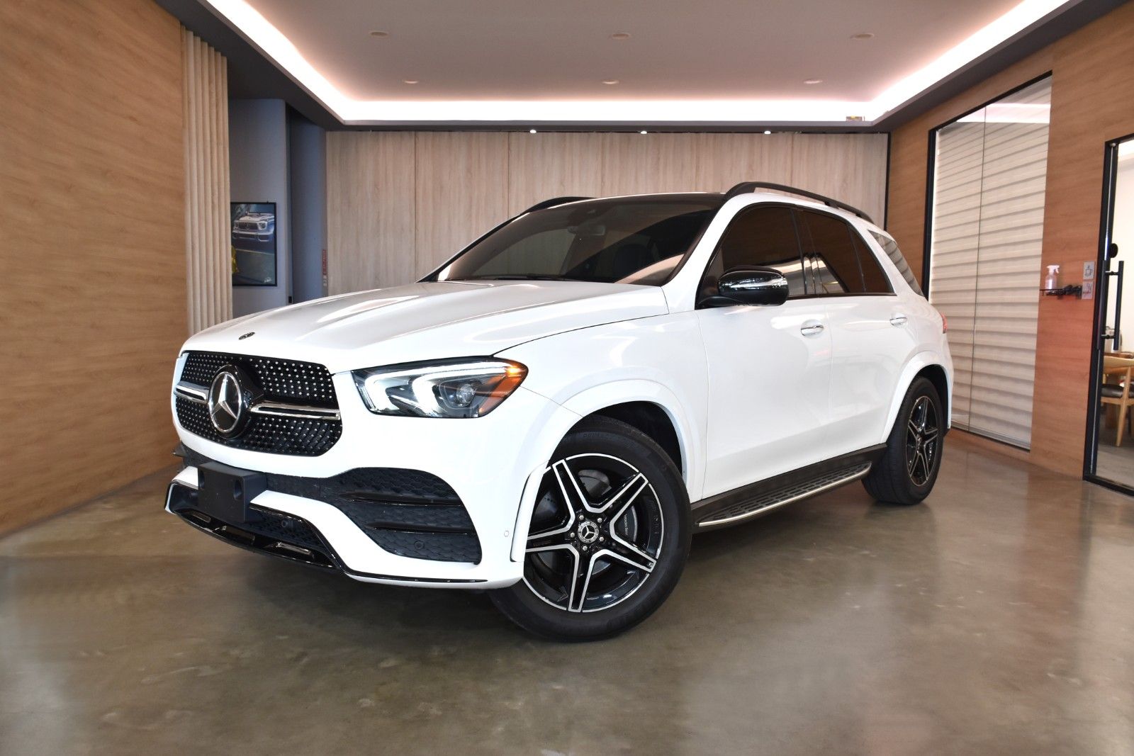 20 GLE350 AMG 夜色/環景/柏林/溫控杯架 勝億汽車【中古車(二手車)價格/圖片/配備/說明】 | 8891汽車
