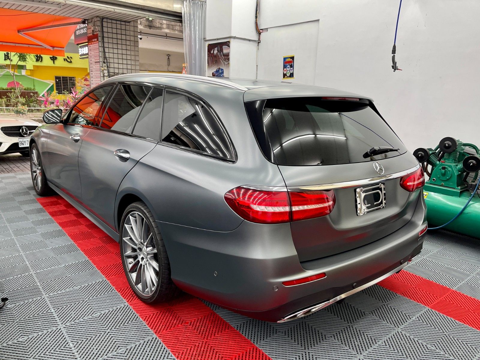 稀有消光灰 正2017年 S213 E43 AMG 五門旅行車 超滿配【中古車(二手車)價格/圖片/配備/說明】 | 8891汽車