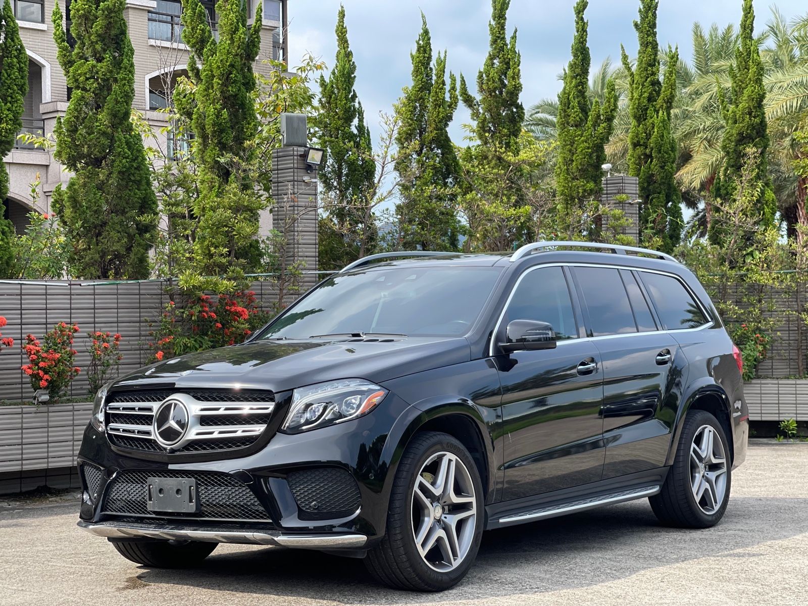 搶手貨快搶2017 GLS450 AMG頂配23P跟車按摩冷熱椅HK音響後座螢幕【中古車(二手車)價格/圖片/配備/說明】 | 8891汽車