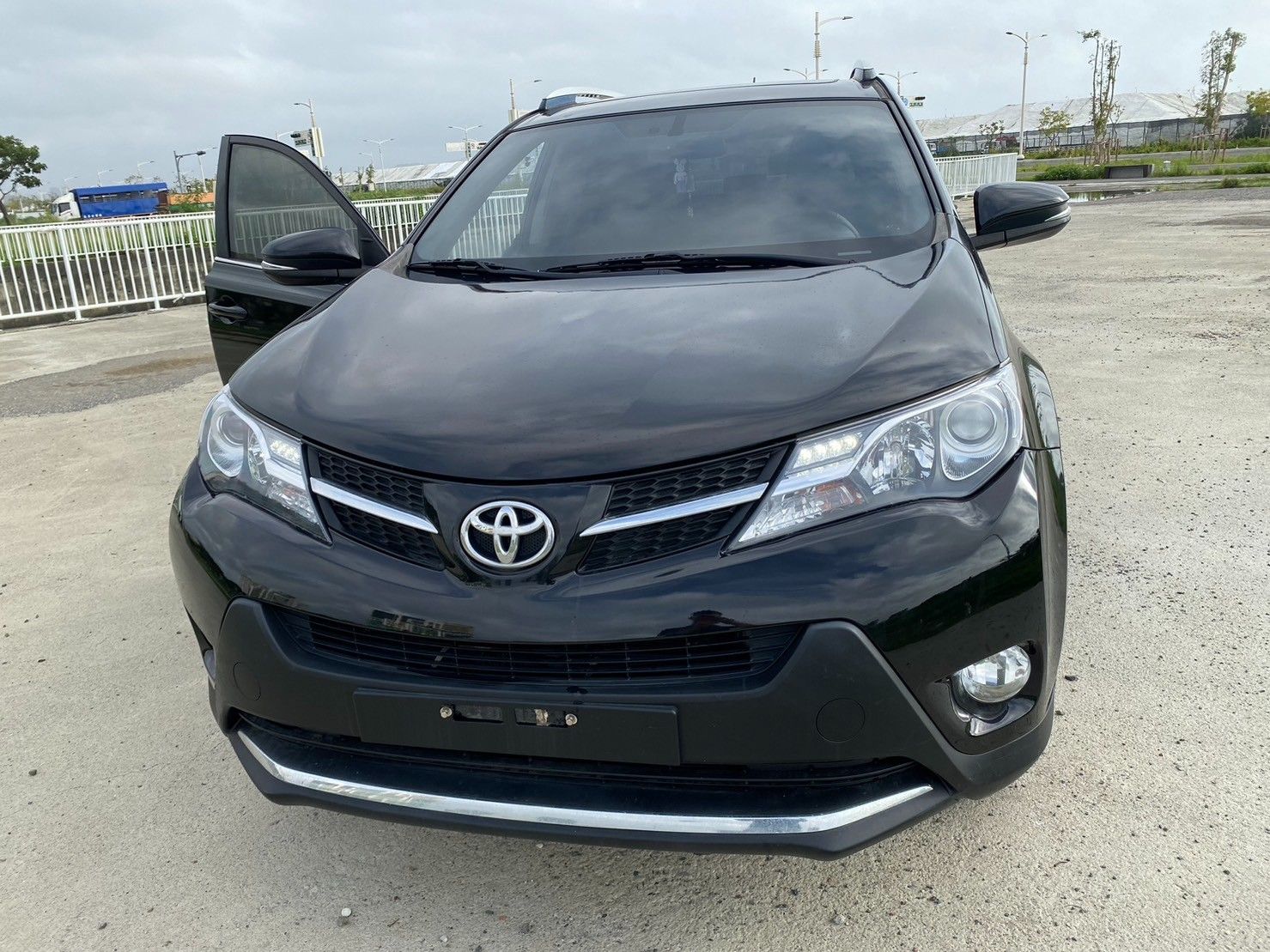 Toyota RAV4 2014年二手車 30.8萬 高雄市-大易中古汽車 | 8891汽車