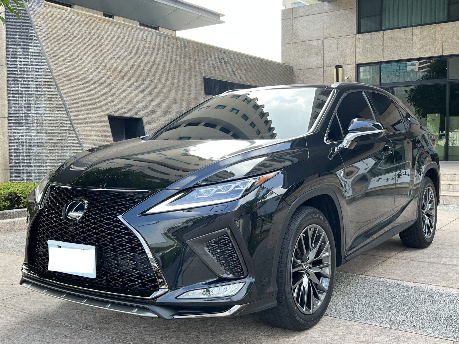 Lexus RX 2021年二手車 199.8萬 台南市-運賓汽車 | 8891汽車