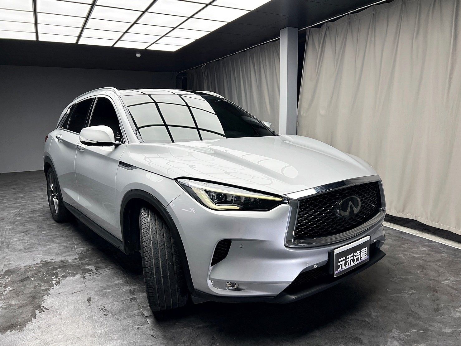 Infiniti QX50 2019年二手車 99.8萬 新北市-鋼鐵傘新古車形象總店 | 8891汽車