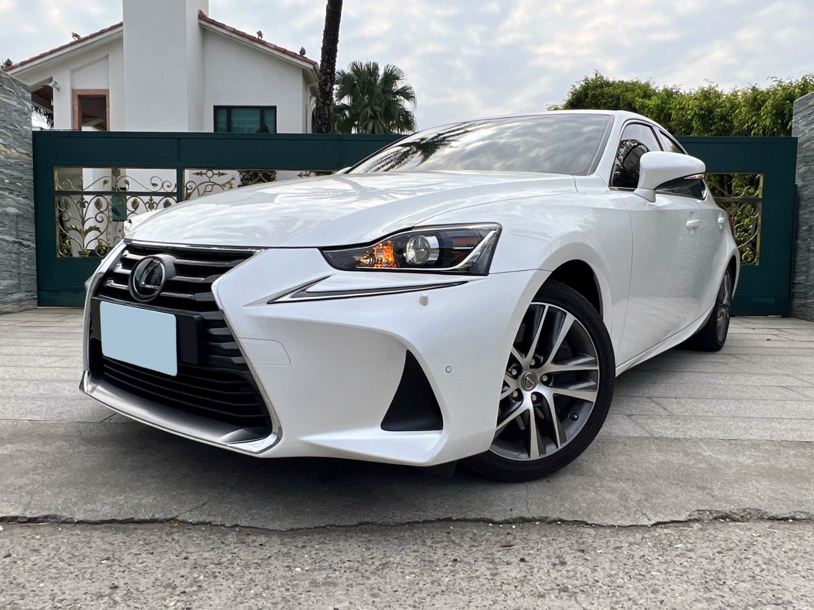 Lexus IS 2019年二手車 電洽 台南市-鼎翔汽車 | 8891汽車