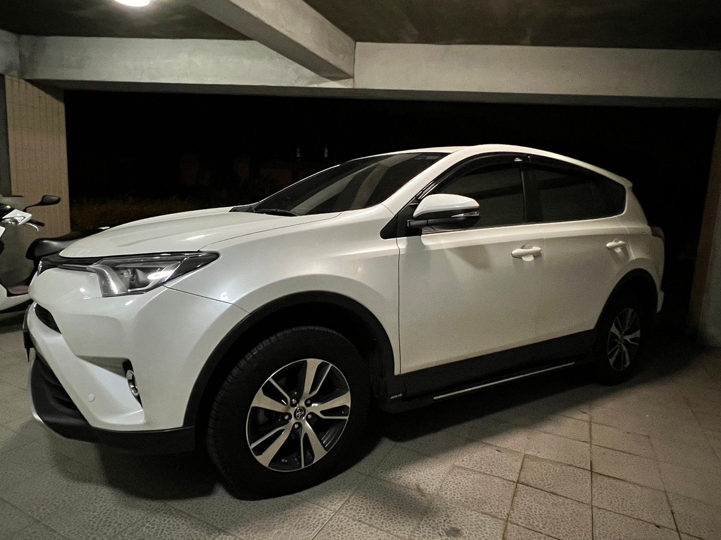 Toyota RAV4 2015年二手車 42.0萬 桃園市-威宇國際認證中古車 | 8891汽車