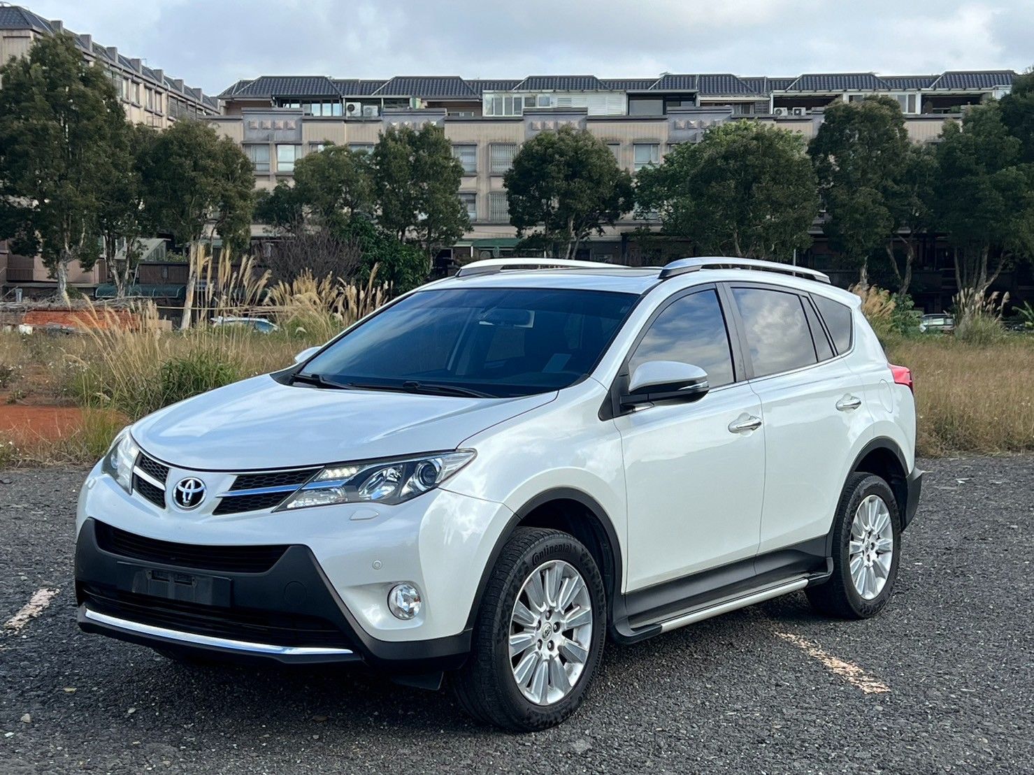 Toyota RAV4 2015年二手車 38.0萬 新北市-KOB國際車庫 | 8891汽車
