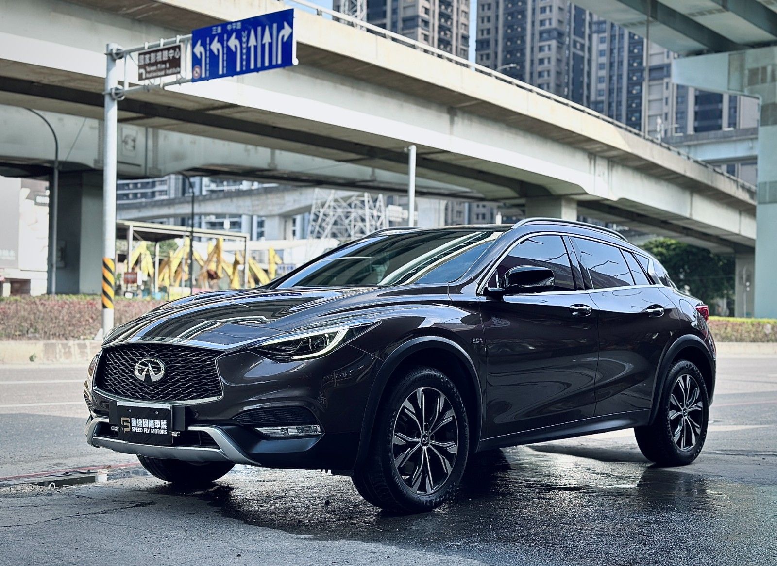 Infiniti QX30 2018年二手車 電洽 新北市-馳逸國際車業 | 8891汽車