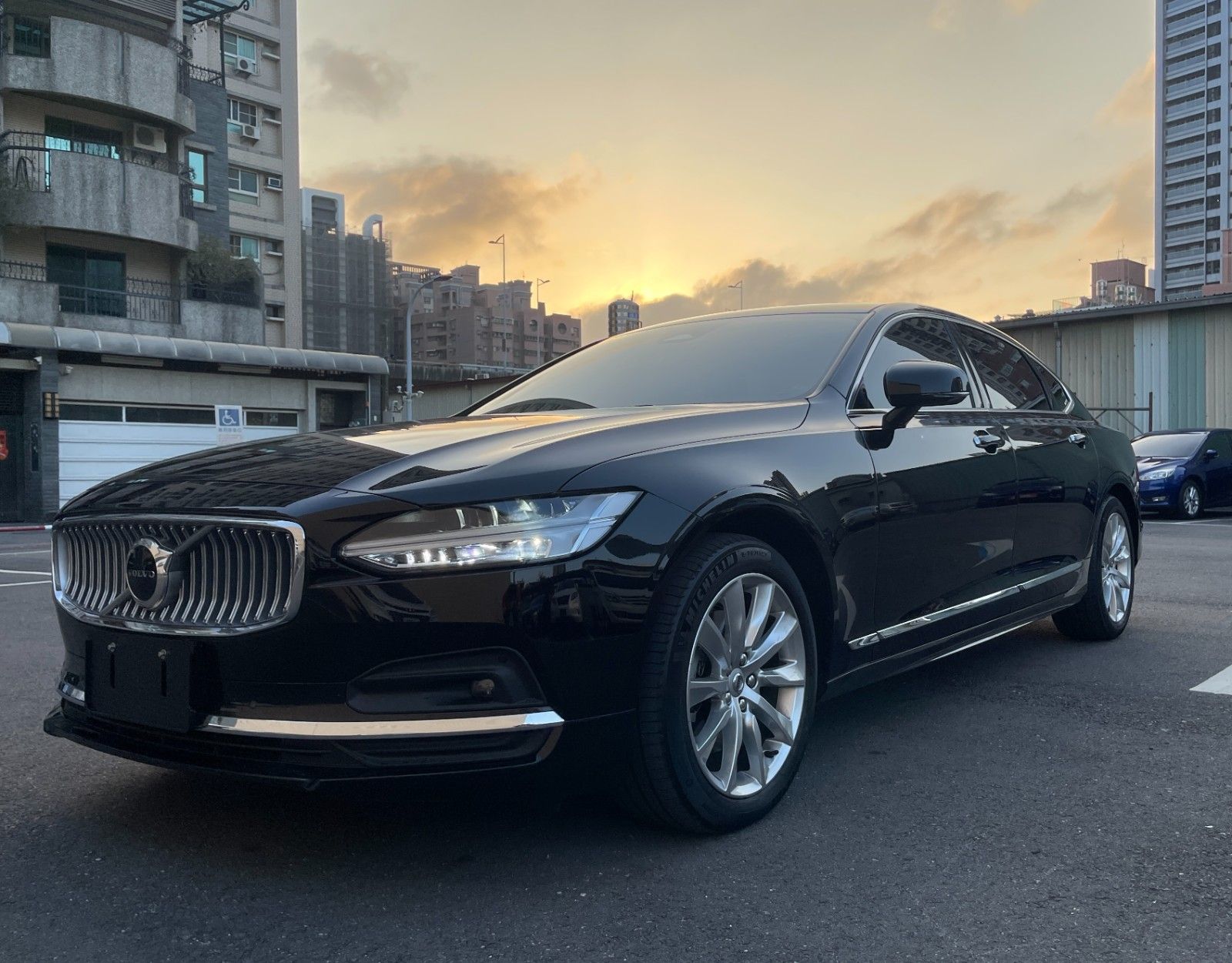 Volvo S90 2023年二手車 143.8萬 高雄市-推薦高雄君豪汽車 | 8891汽車