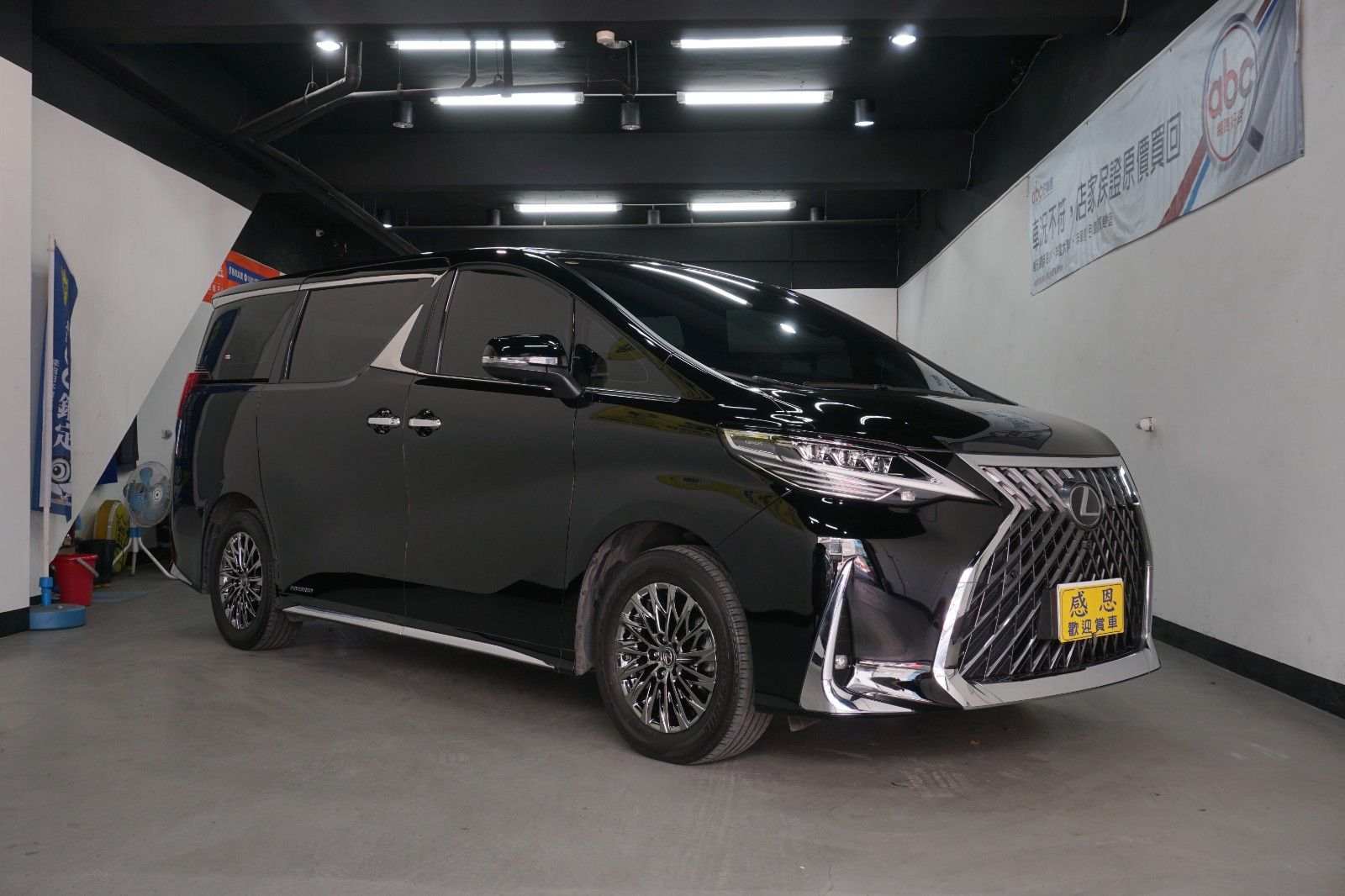 嚴選專區 - Lexus LM 2021年二手車 305.0萬 新北市-感恩汽車 | 8891汽車