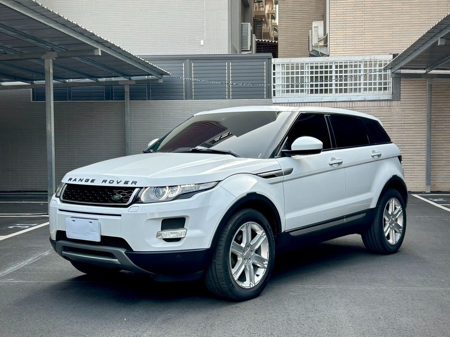 Land Rover Range Rover Evoque 2014年二手車 79.8萬 高雄市-鴻齊汽車 SUM | 8891汽車