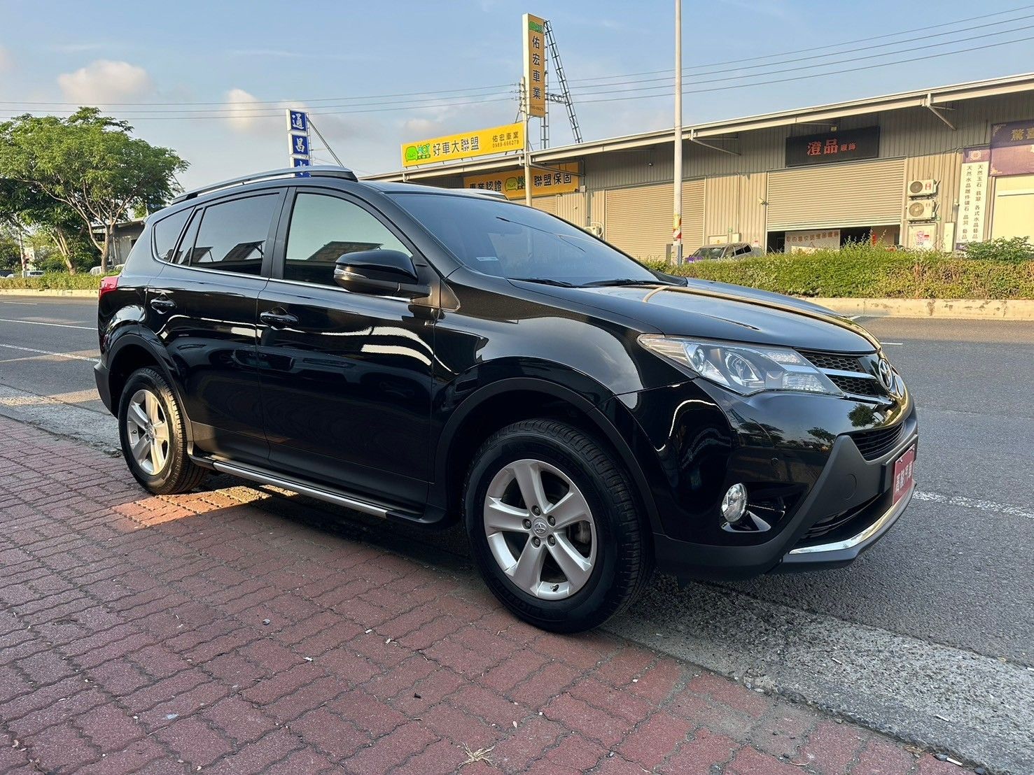 嚴選專區 - Toyota RAV4 2013年二手車 32.8萬 台南市-高駿汽車 | 8891汽車