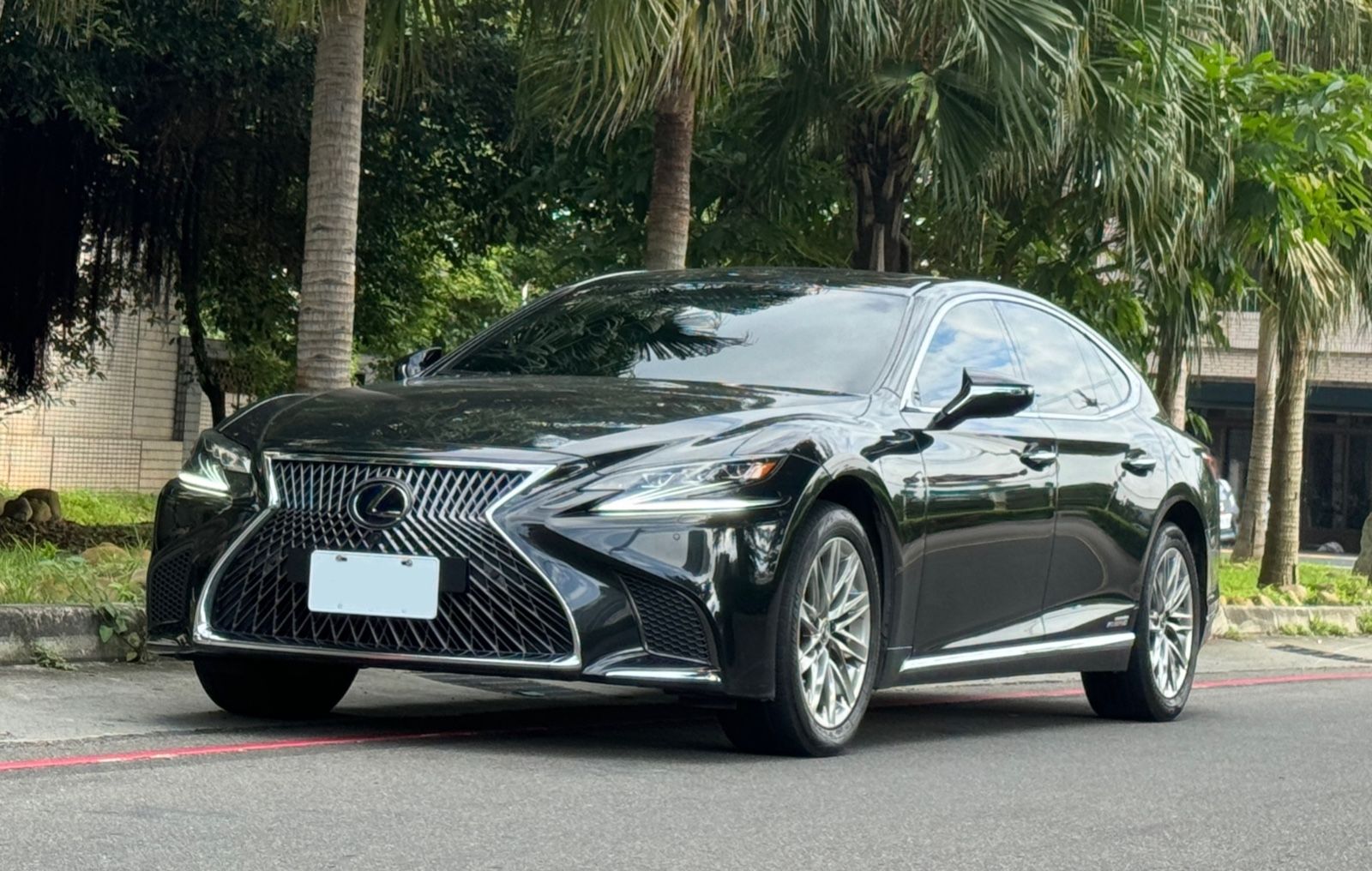 Lexus LS 2018年二手車 183.8萬 桃園市-喬姐的樂成車庫 | 8891汽車