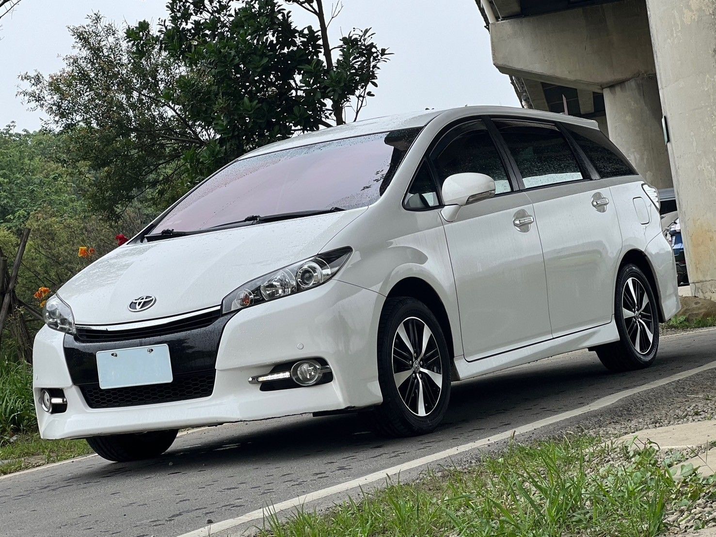 Toyota Wish 2015年二手車 41.8萬 新竹市-新美汽車 | 8891汽車