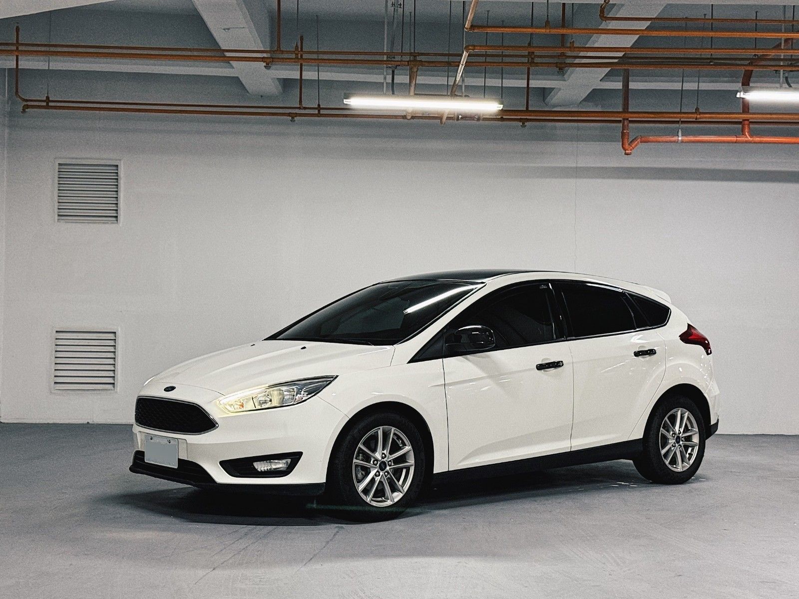 Ford Focus 5D 2016年二手車 24.5萬 台南市-歐米國際汽車 | 8891汽車