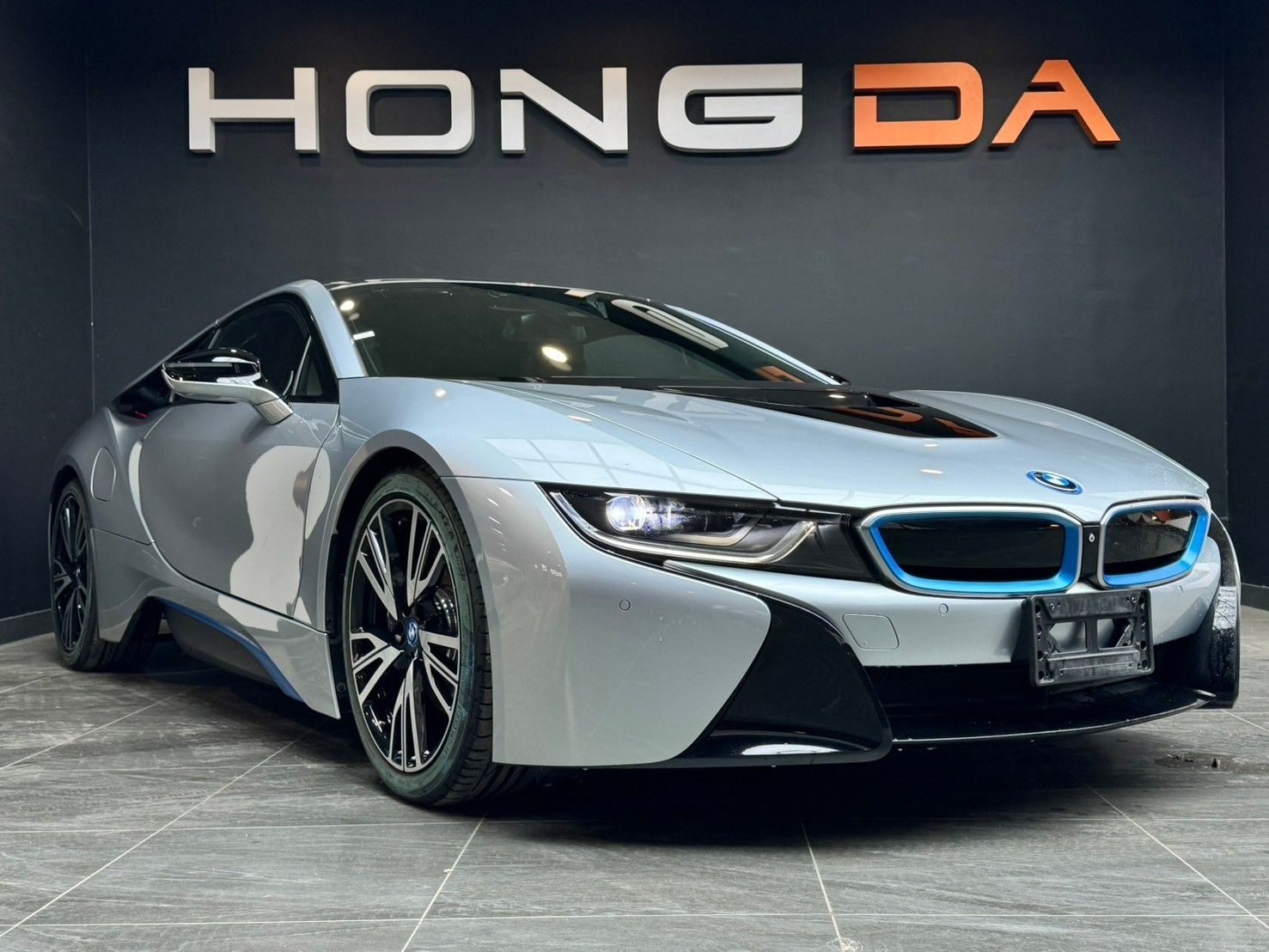 BMW i8 2015年二手車 電洽 台北市-弘達國際內湖店 | 8891汽車