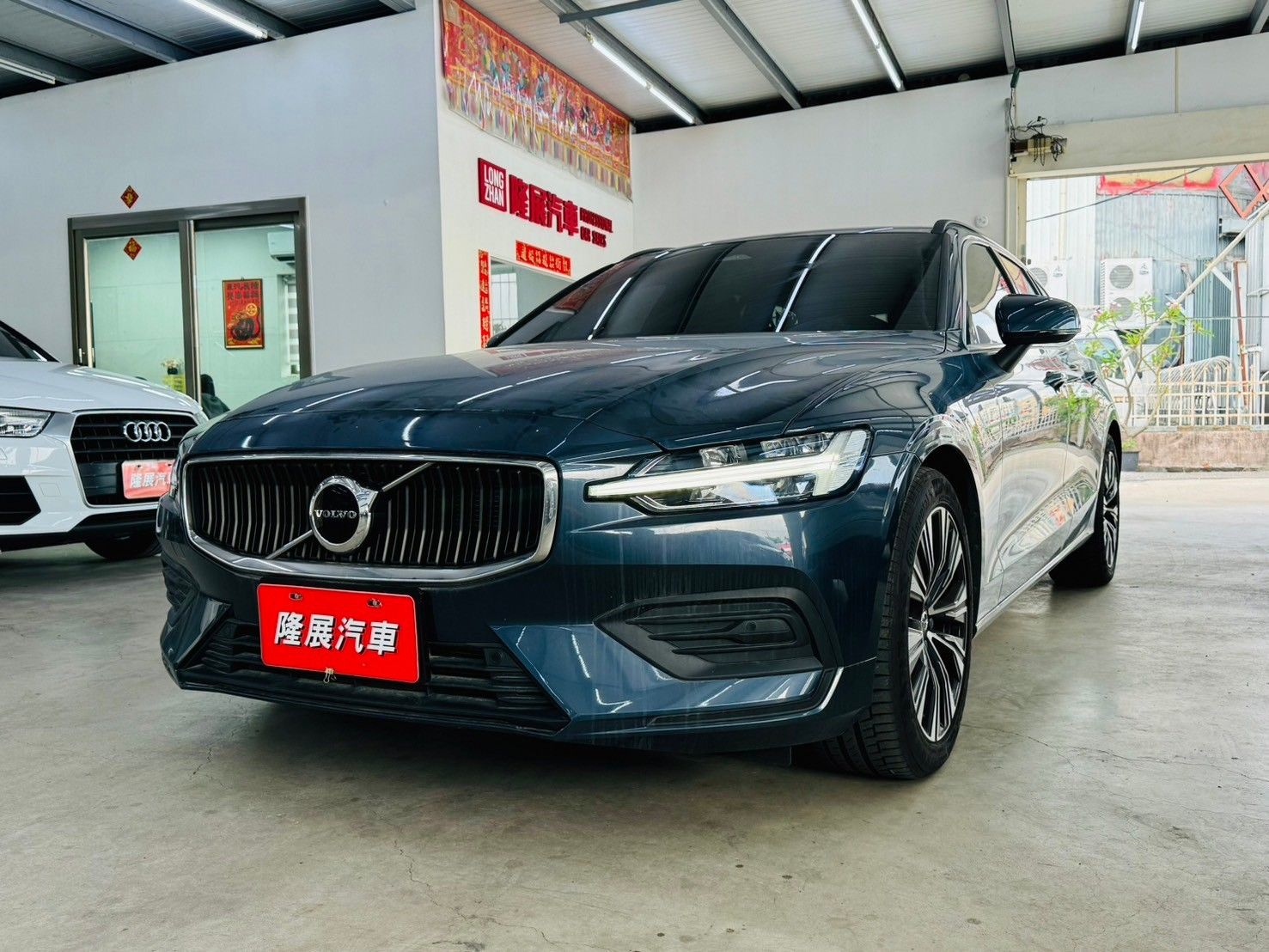Volvo V60 2023年二手車 125.8萬 台南市-sum隆展汽車 | 8891汽車