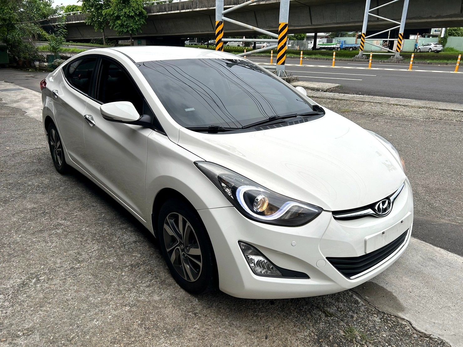 Hyundai Elantra 2016年二手車 18.8萬 台中市-鴻順車業 | 8891汽車