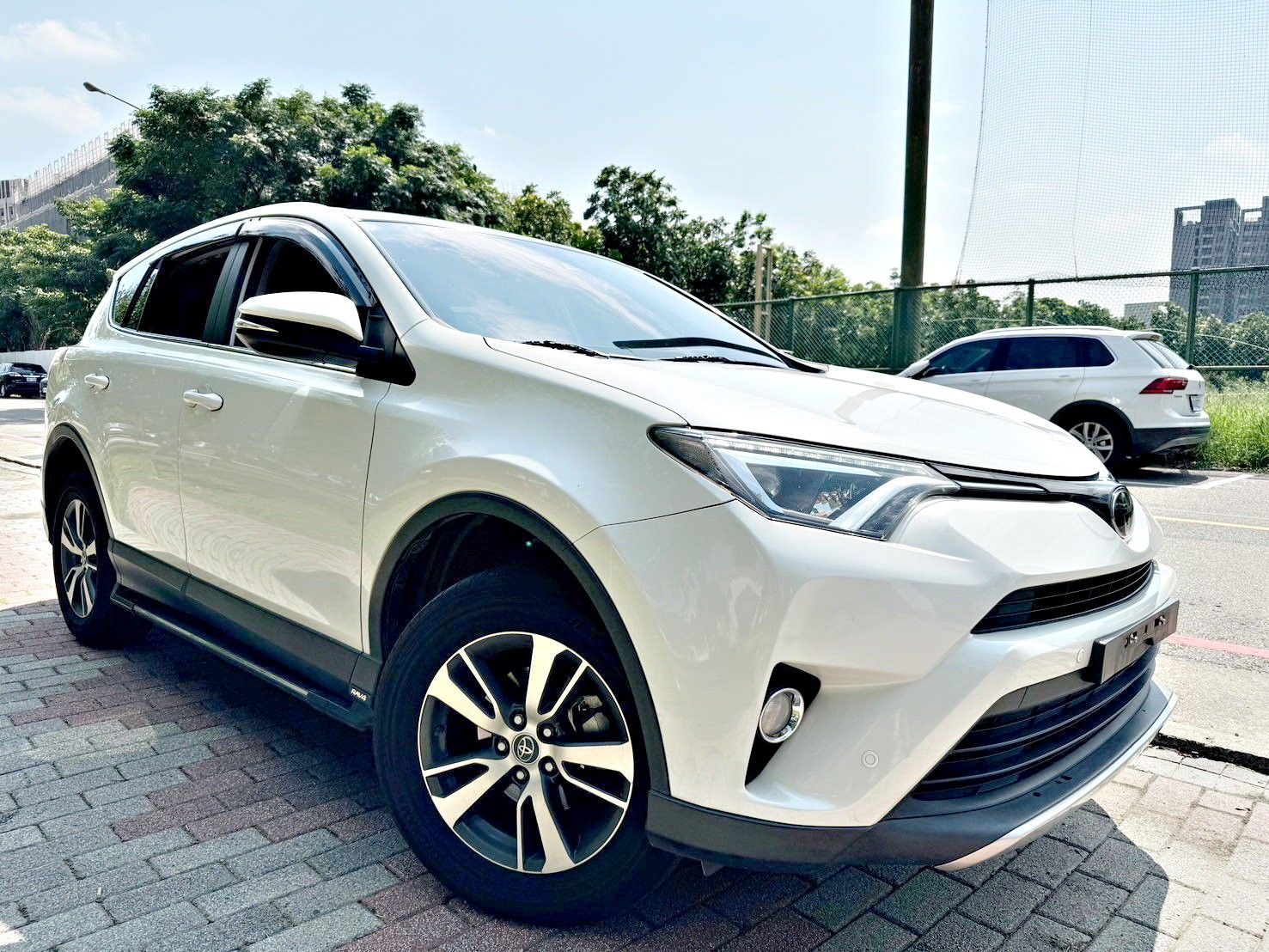 Toyota RAV4 2018年二手車 37.8萬 台中市-禾運汽車 | 8891汽車