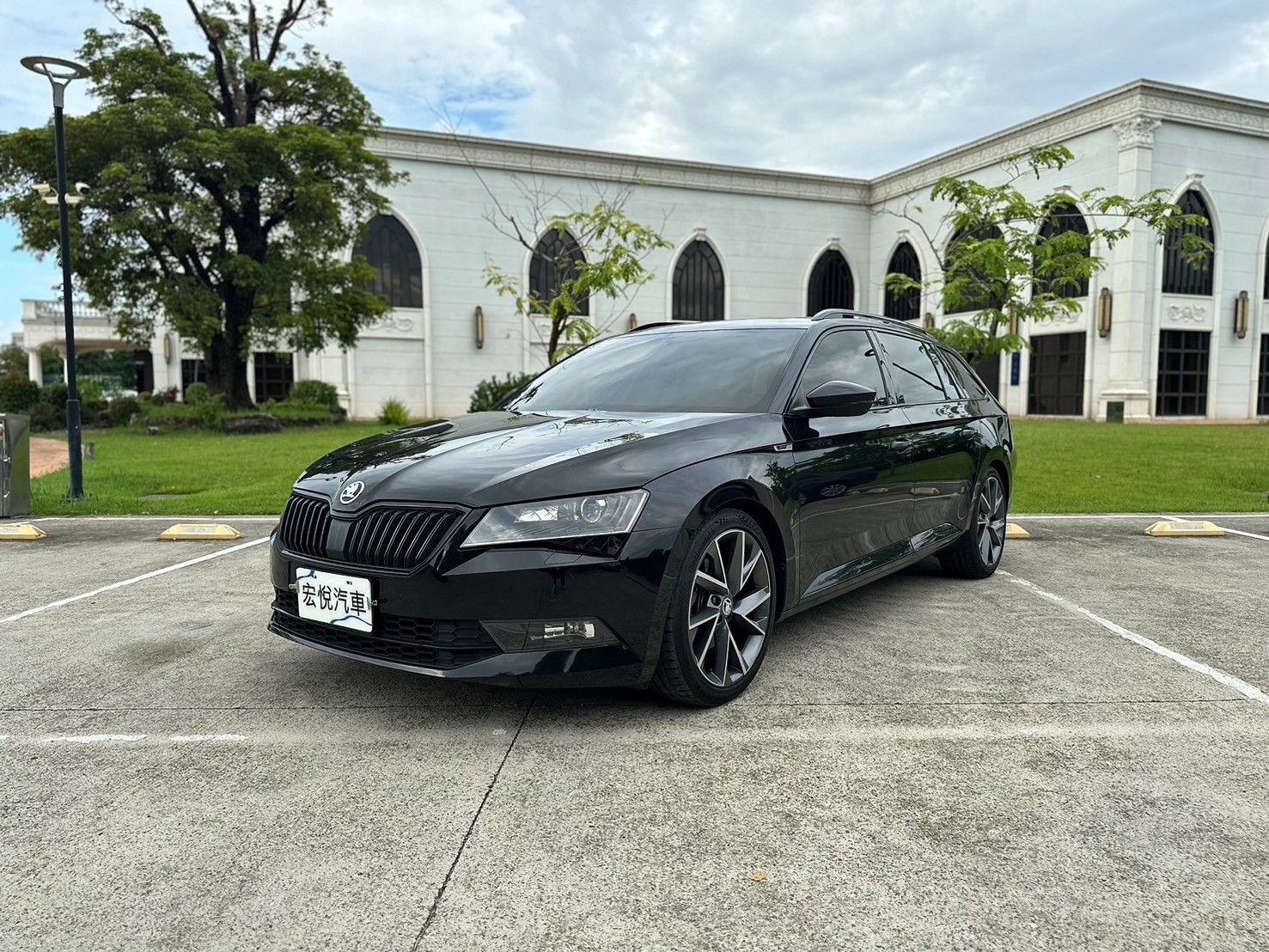 Skoda Superb Combi 2018年二手車 79.8萬 桃園市-宏悅汽車 | 8891汽車