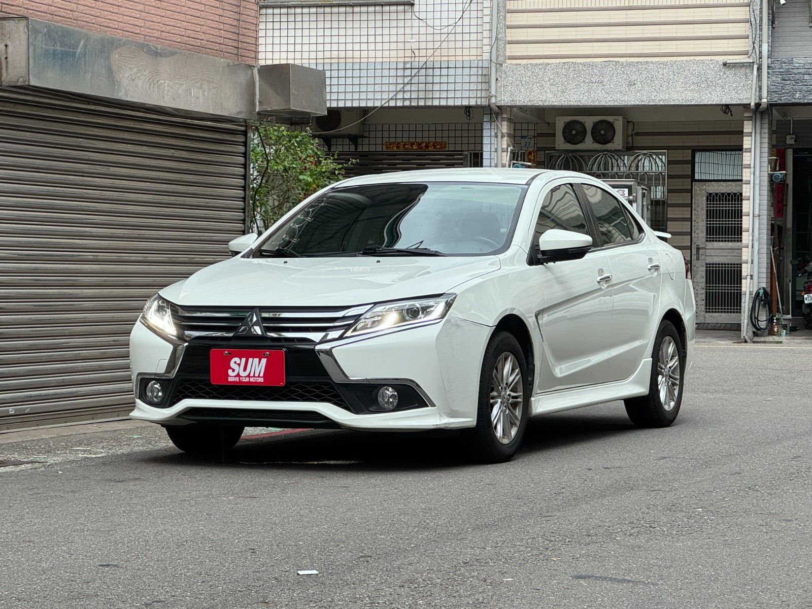 Mitsubishi Grand Lancer 2017年二手車 31.8萬 高雄市-SUM五甲汽車模範店 | 8891汽車