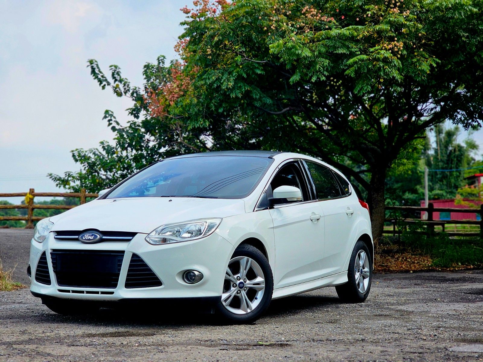 Ford Focus 5D 2014年二手車 12.0萬 桃園市-魔術大師 魔幻中古車 | 8891汽車