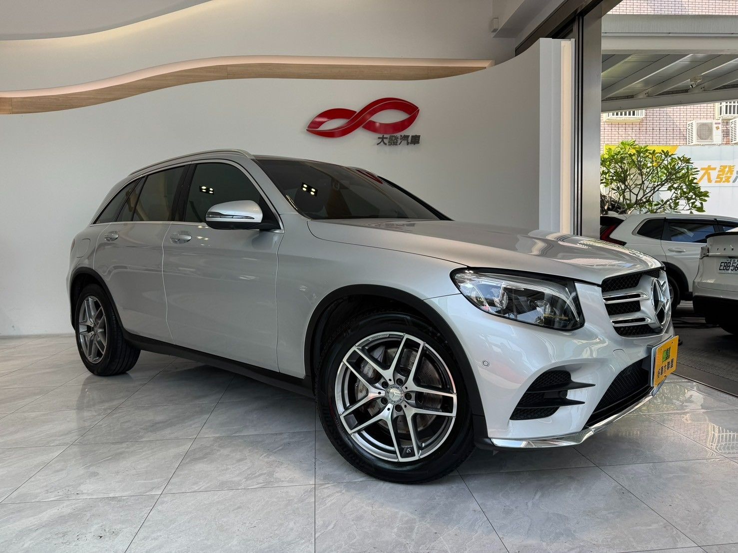 嚴選專區 - Mercedes-Benz GLC 2016年二手車 98.8萬 高雄市-大發汽車-黃老闆 | 8891汽車