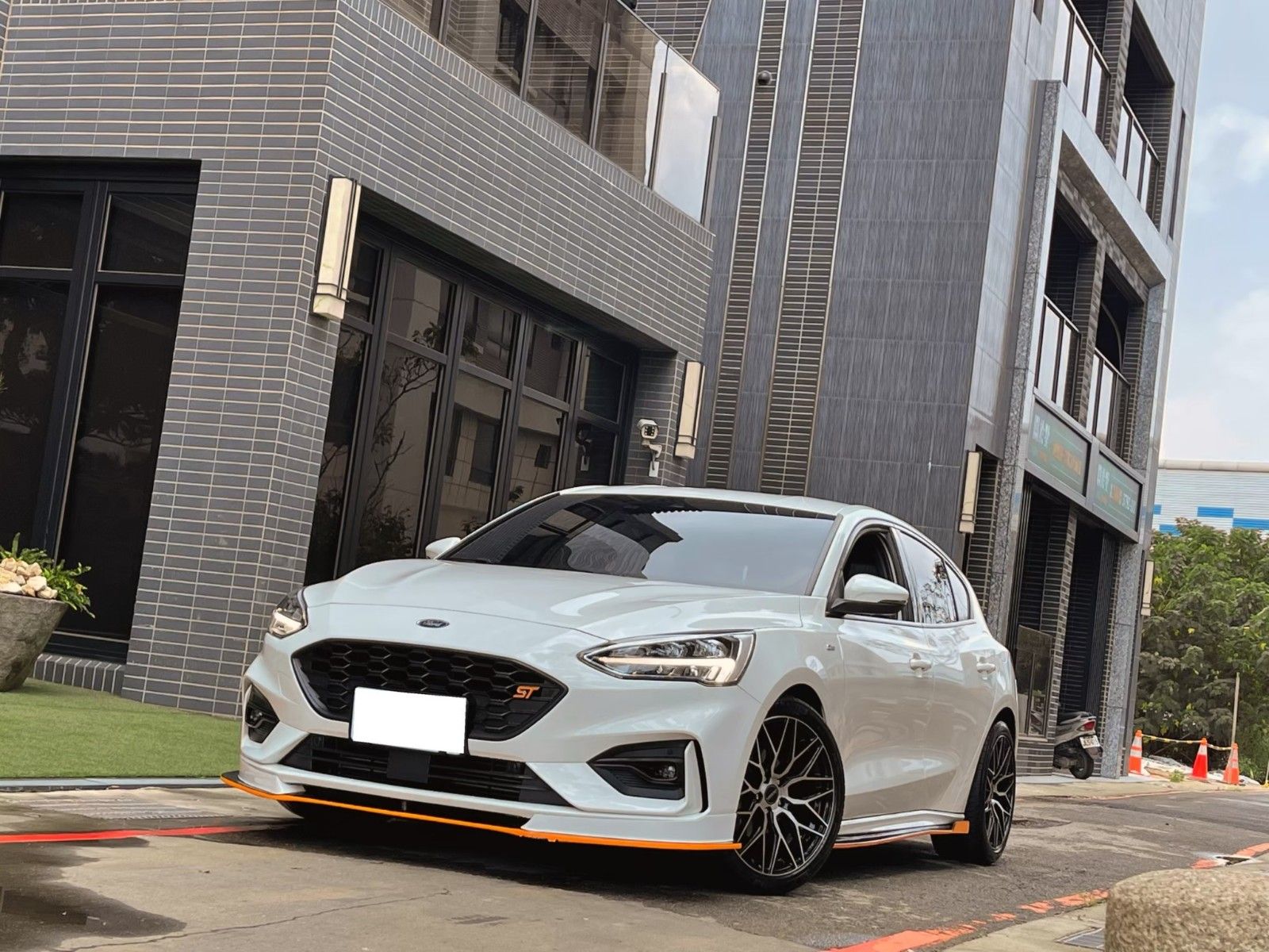 Ford Focus 5D 2019年二手車 33.1萬 桃園市-森士圓夢車庫 | 8891汽車