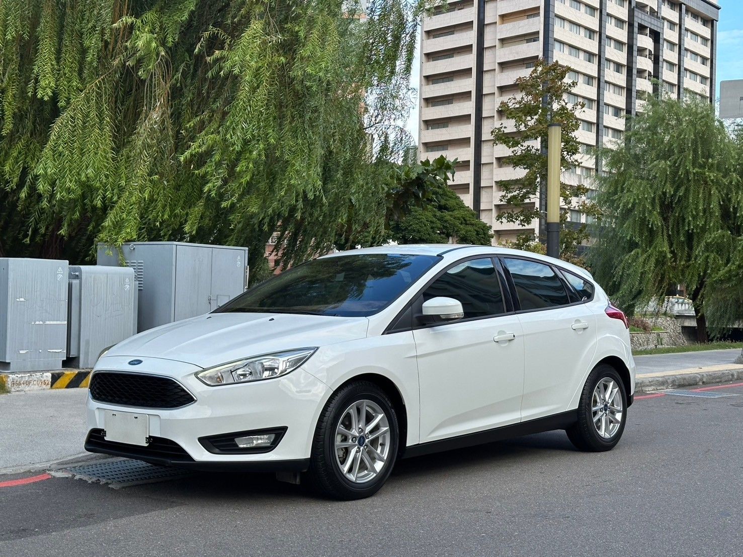 Ford Focus 5D 2017年二手車 33.8萬 台中市-戰杰車業 | 8891汽車