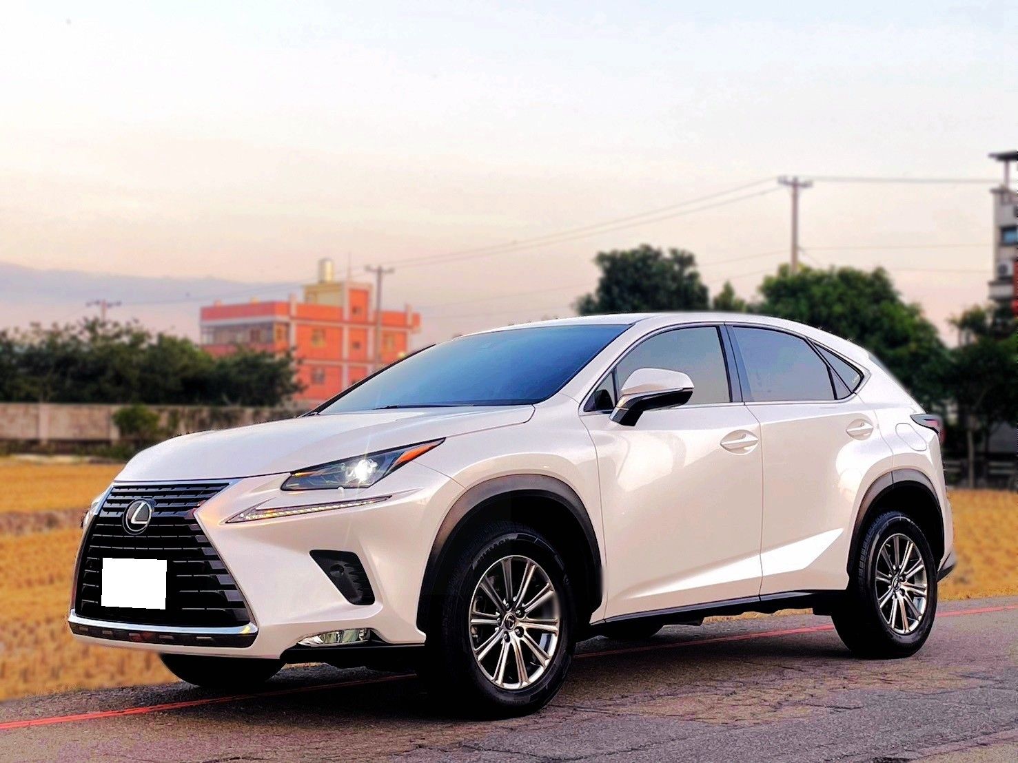 Lexus NX200 2018年二手車 88.8萬 台中市-靖川。車庫 | 8891汽車