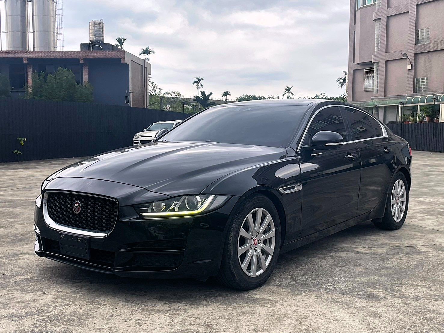 Jaguar XE 2016年二手車 52.0萬 新北市-北區批發販售車庫 | 8891汽車
