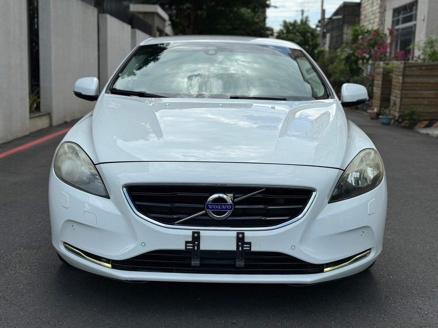 Volvo V40 2013年二手車 26.8萬 台南市-SUM三立國際汽車 | 8891汽車