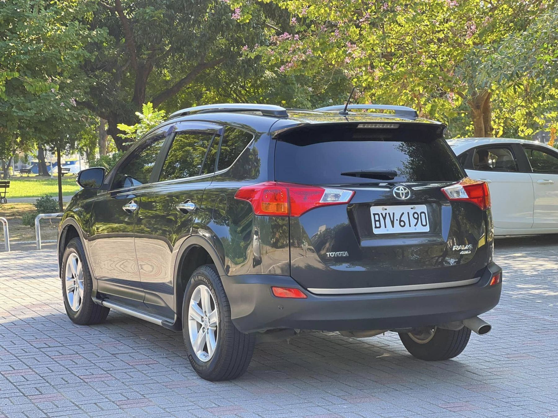 Toyota RAV4 2013年二手車 23.0萬 台南市-東林 | 8891汽車